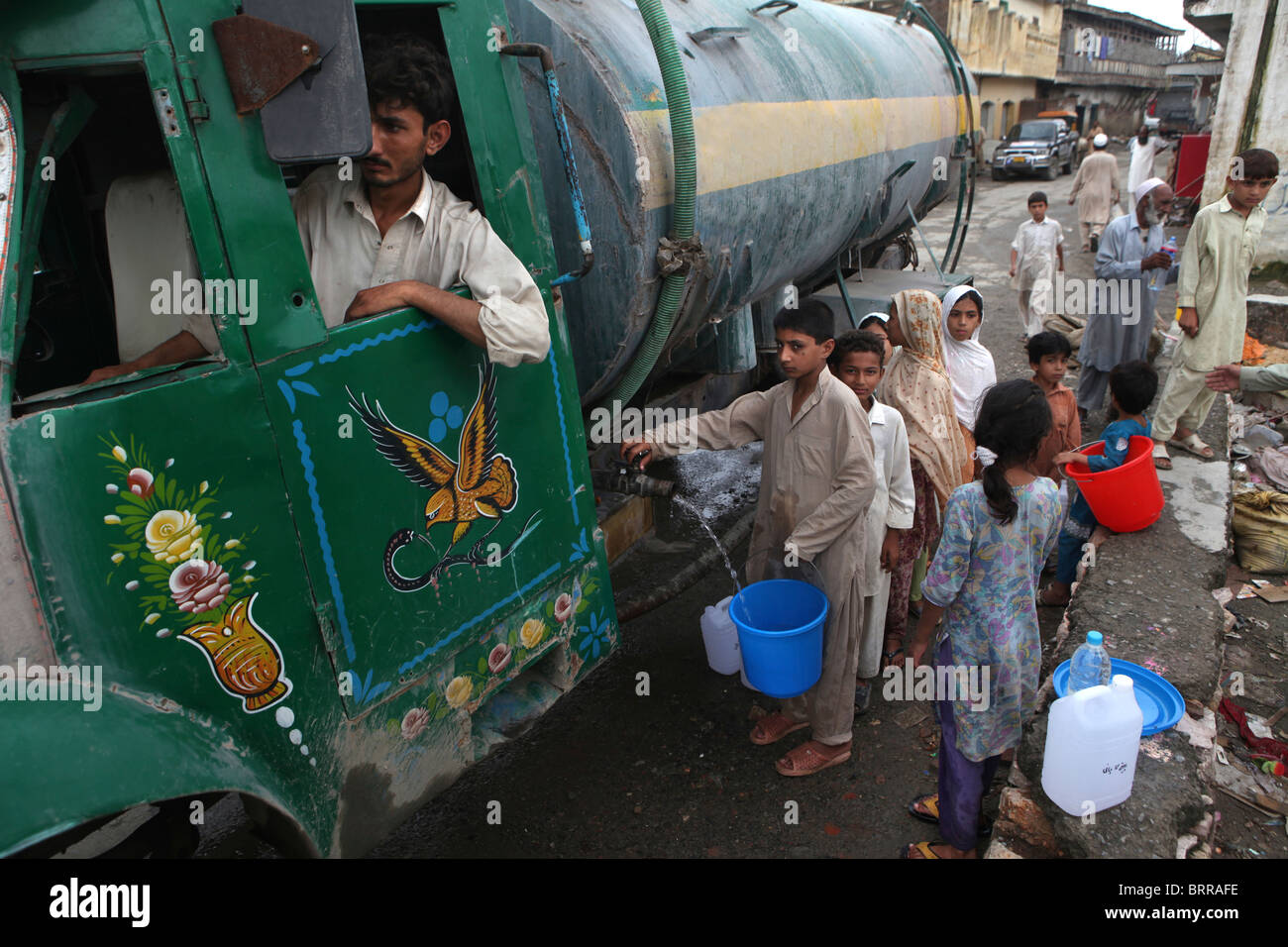 water distribution to victims of the pakistan floods Stock Photo - Alamy