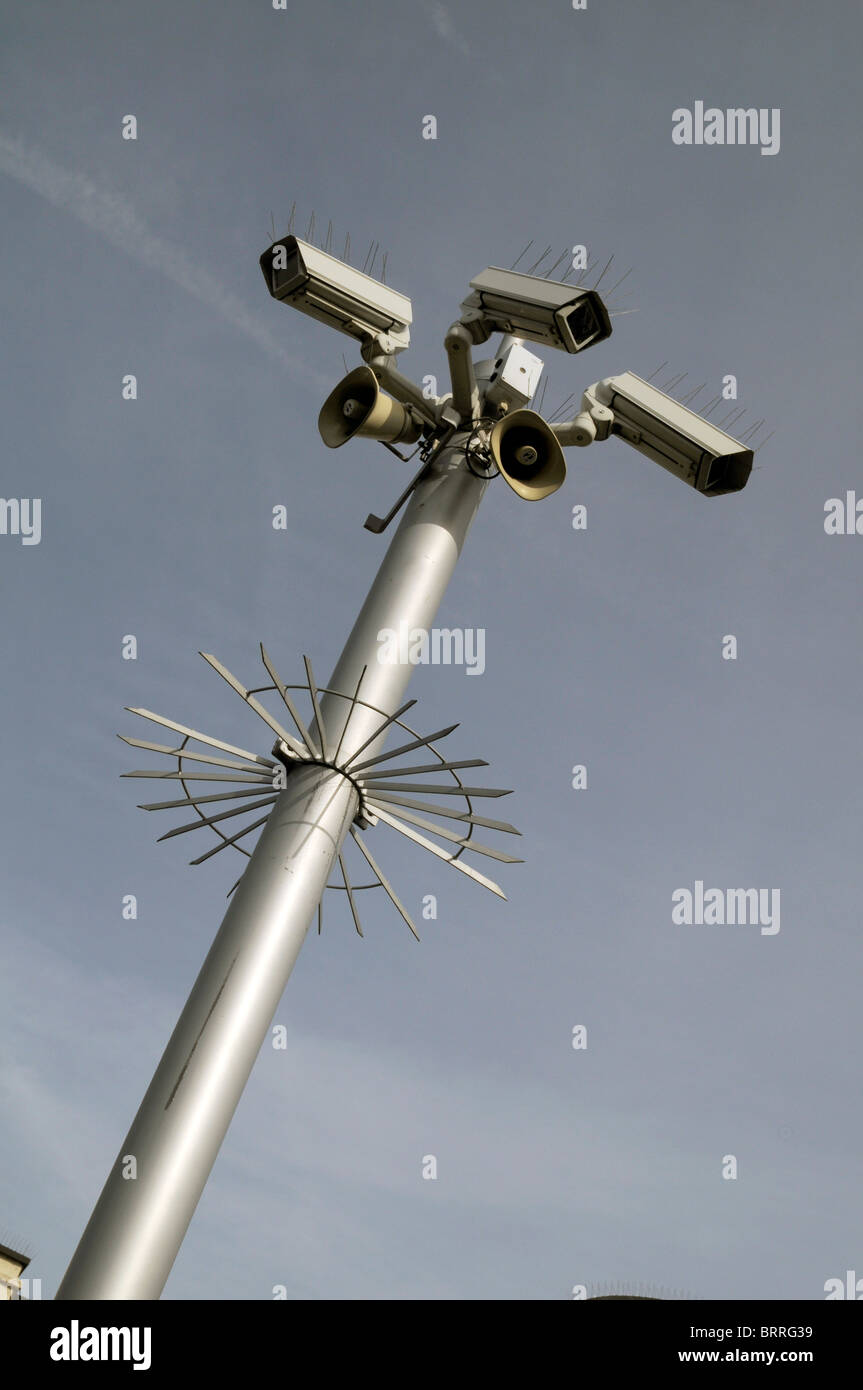 Train station cctv hi-res stock photography and images - Alamy
