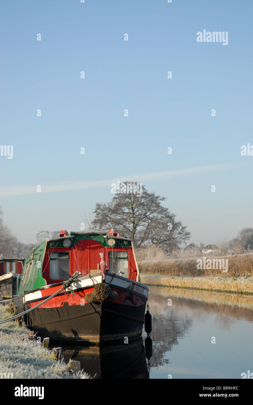 Narrowboat mooring ropes hi-res stock photography and images - Alamy