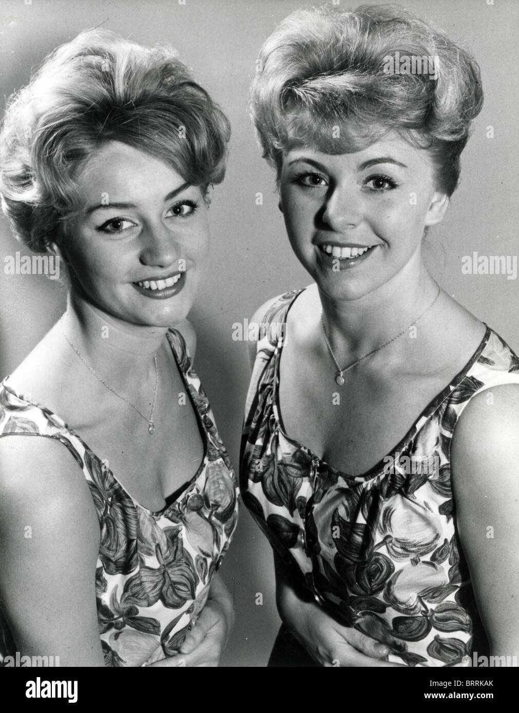 Singing duo hi-res stock photography and images - Alamy