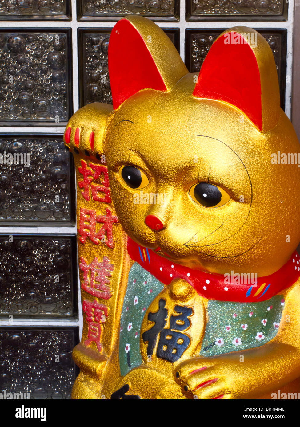 Maneki Neko Sculpture,"Beckoning Cat", Chinatown, NYC Stock Photo - Alamy