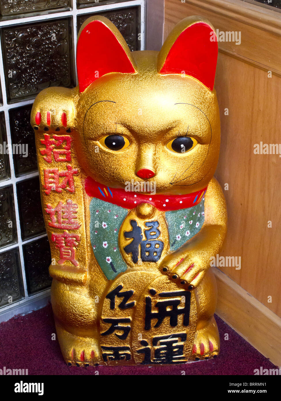 Maneki Neko Sculpture,"Beckoning Cat", Chinatown, NYC Stock Photo - Alamy