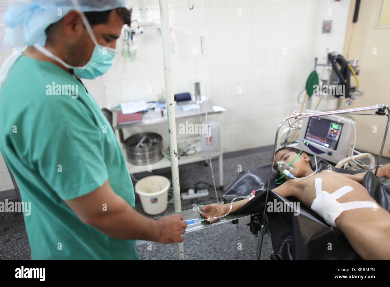 Child anesthesia mask hi-res stock photography and images - Alamy