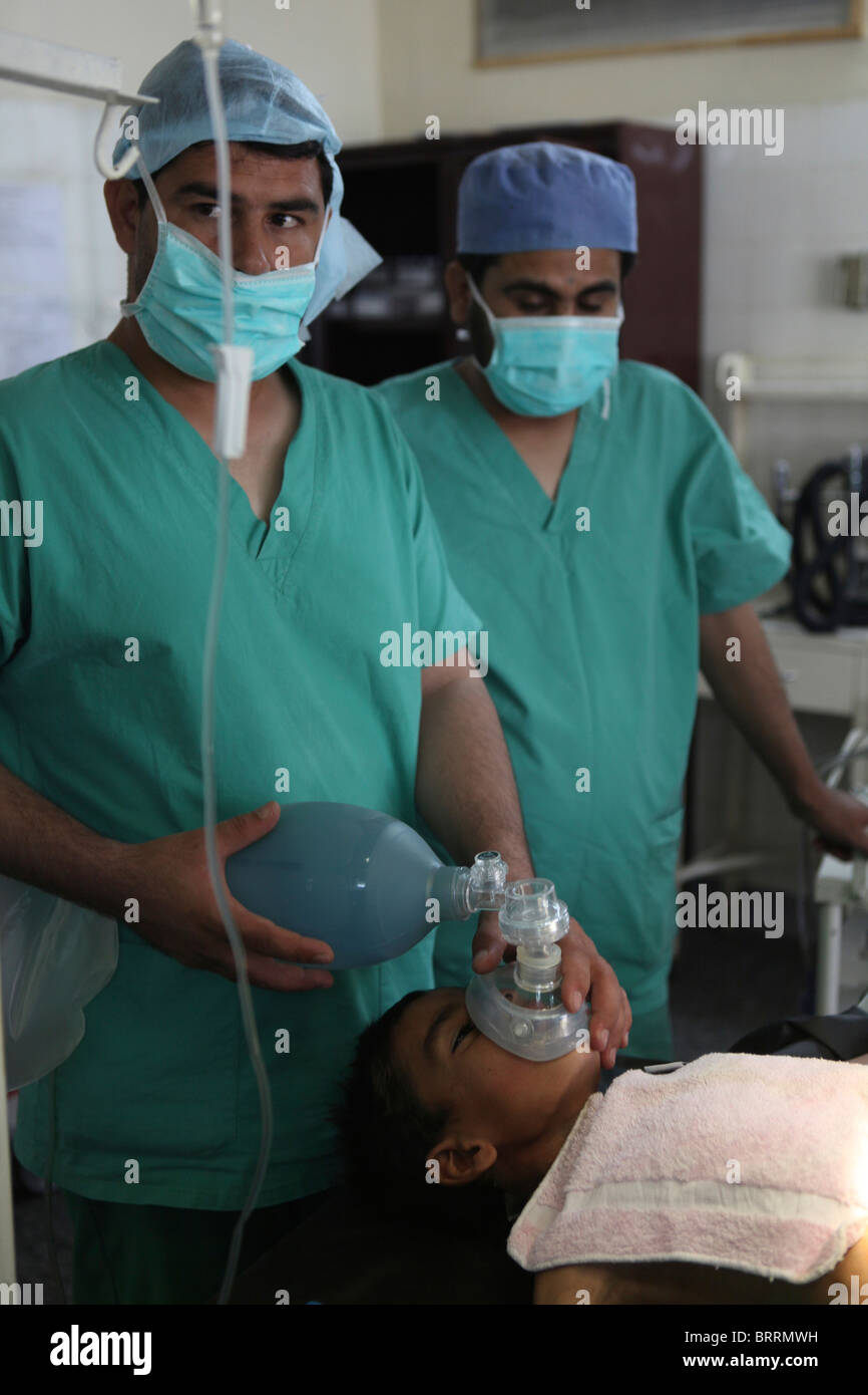 Child anesthesia mask hi-res stock photography and images - Alamy