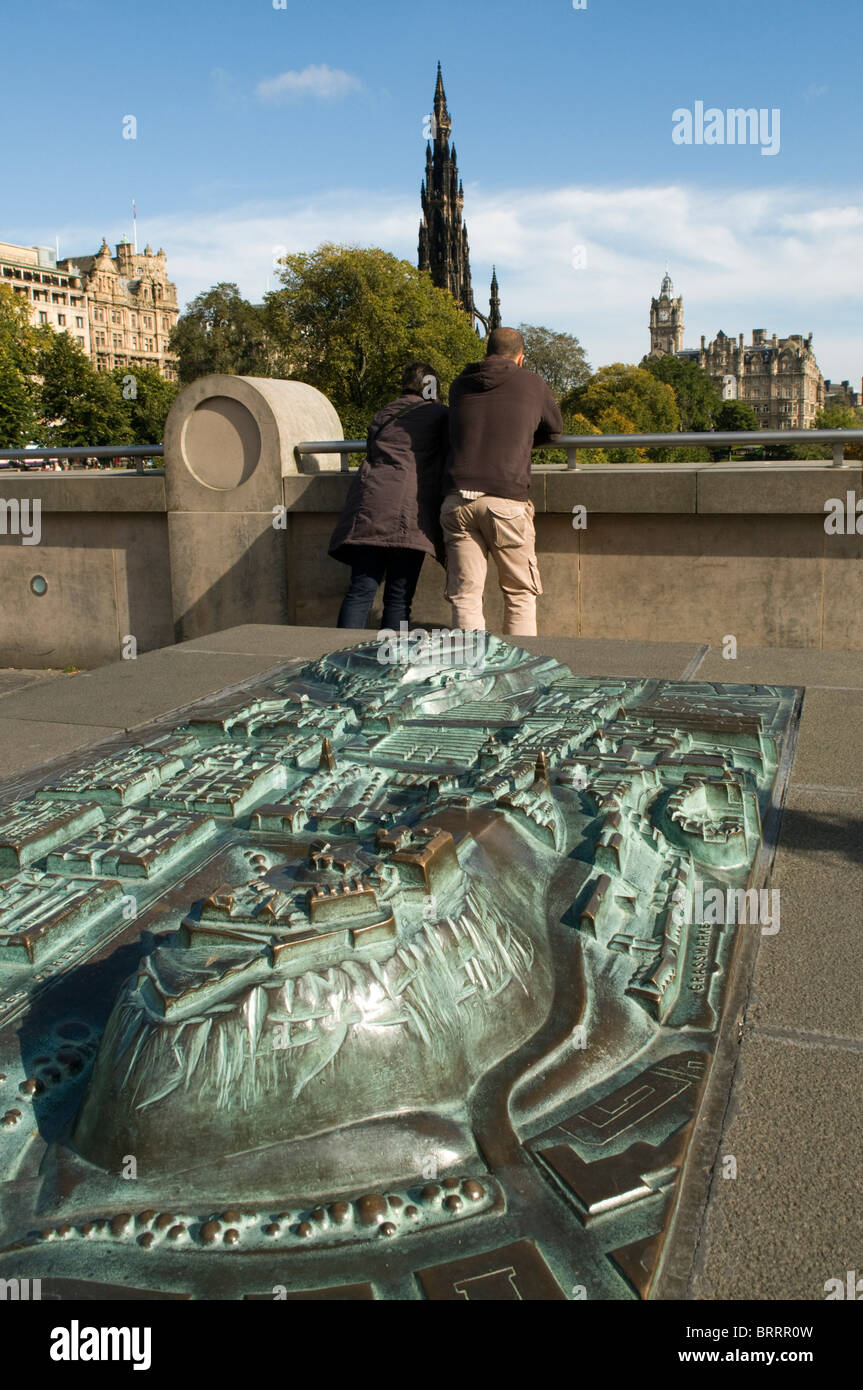 Bronze model edinburgh castle hi-res stock photography and images - Alamy