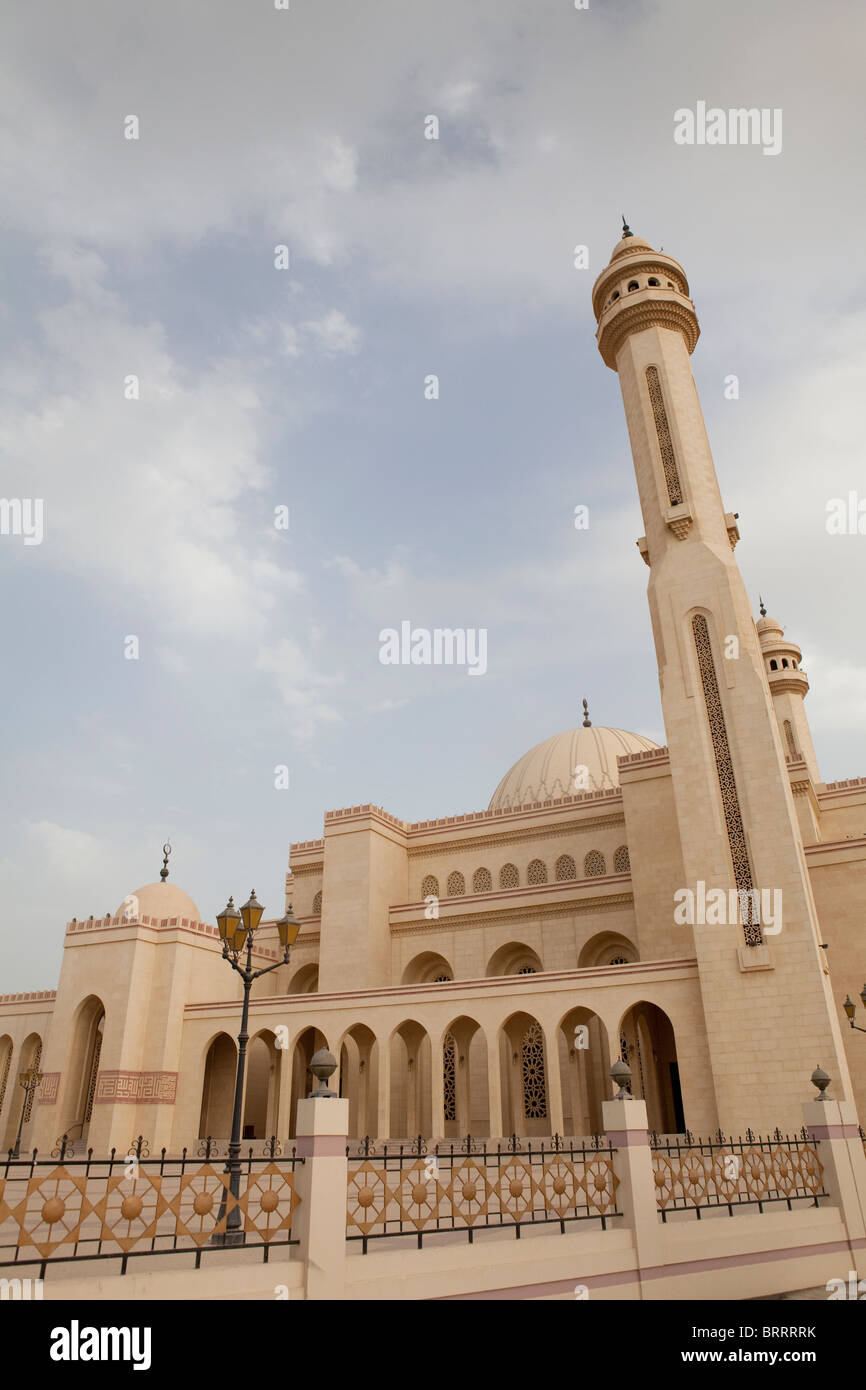 Al Fateh Mosque in Bahrain Stock Photo - Alamy