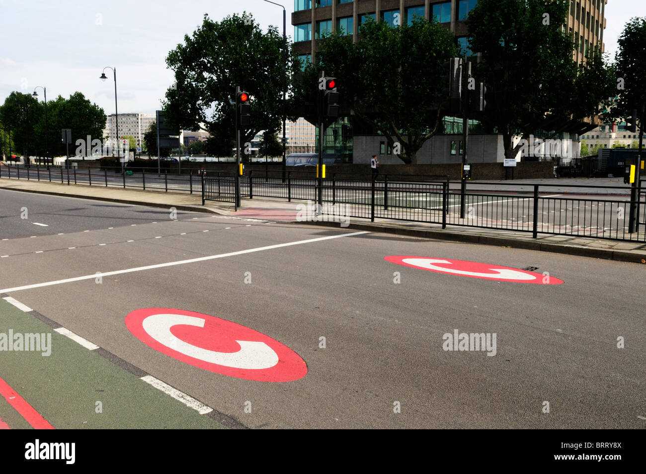 Congestion charge signs hi-res stock photography and images - Alamy