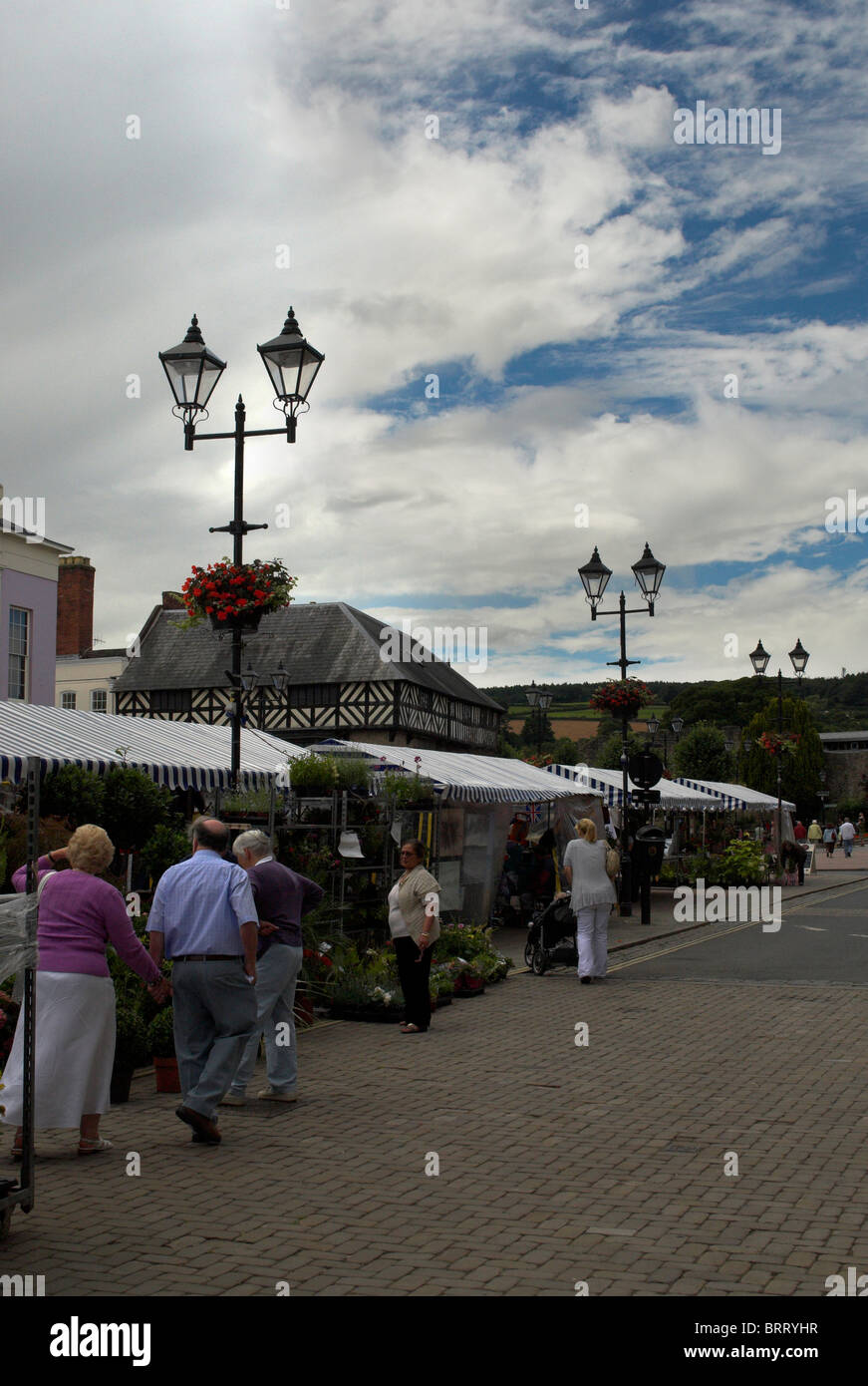 Ludlow shops shopping market town hi-res stock photography and images ...
