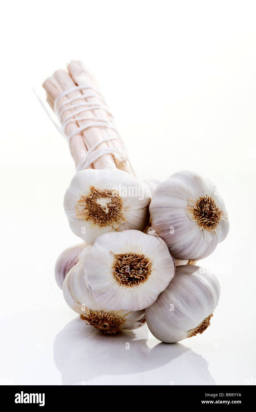 Bunch of garlic bulbs Stock Photo - Alamy