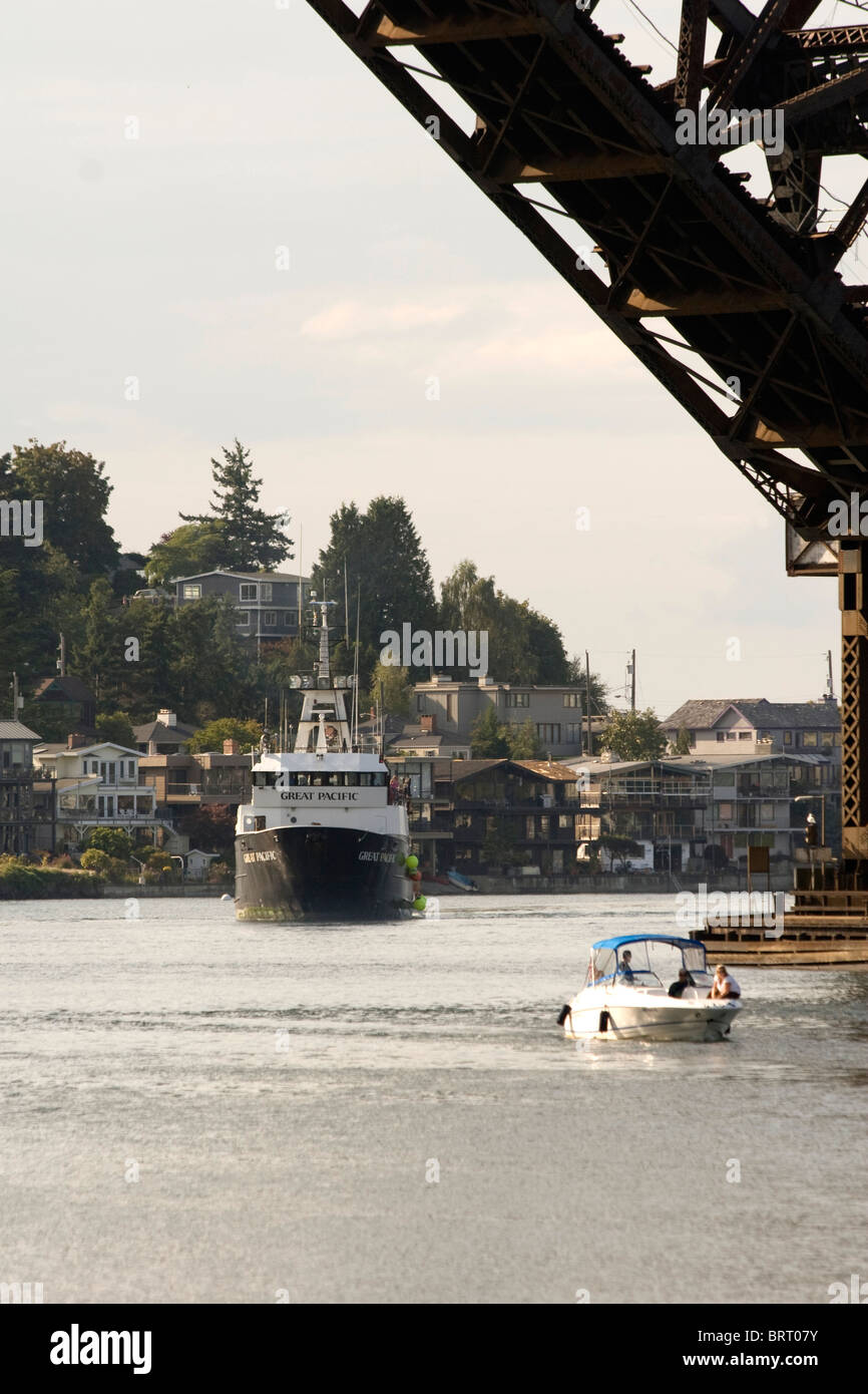 Fishing Trawler and Leisure Boat at Ballard Locks Lake Washington Ship ...