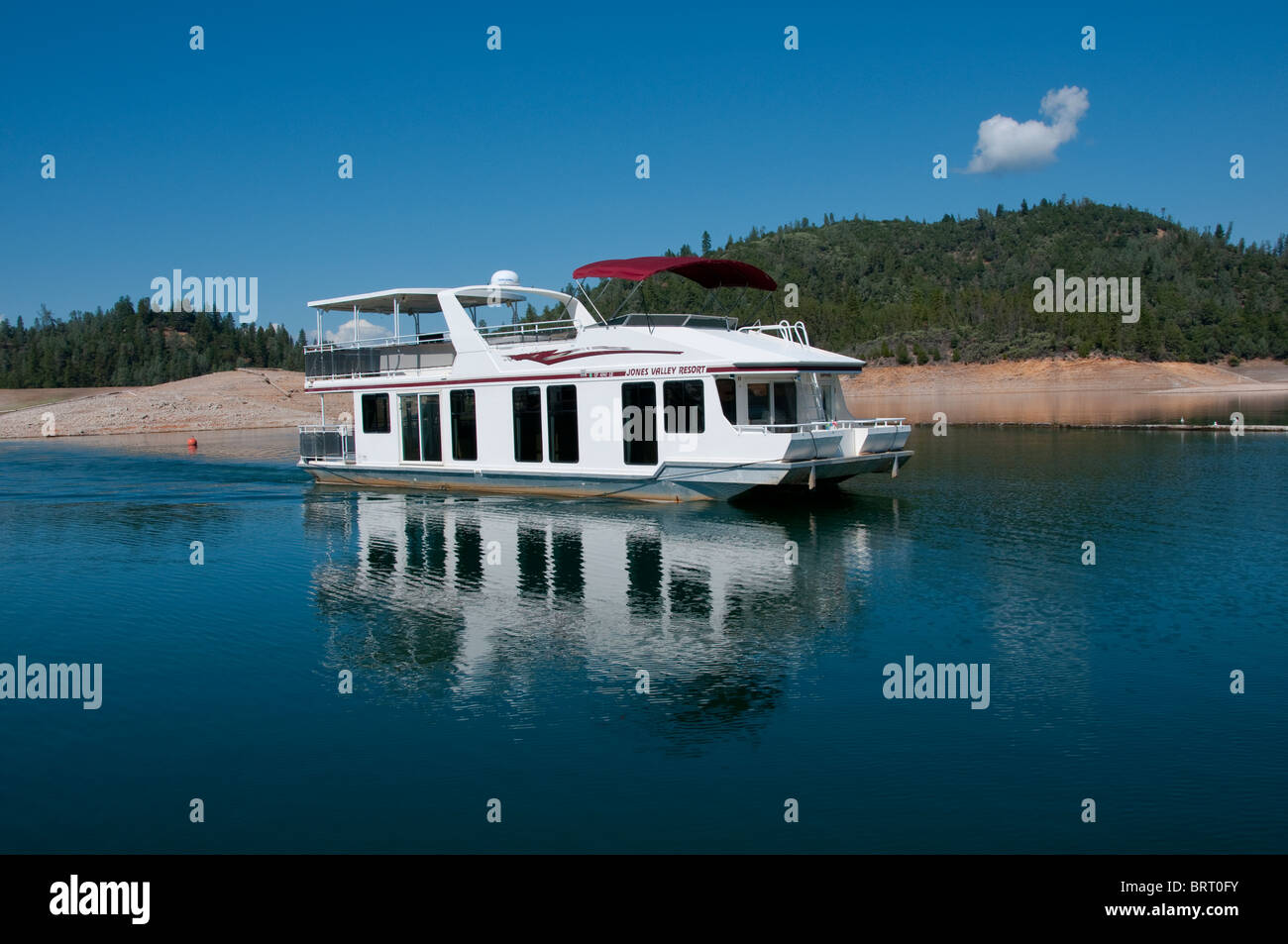 Shasta lake houseboat hi-res stock photography and images - Alamy