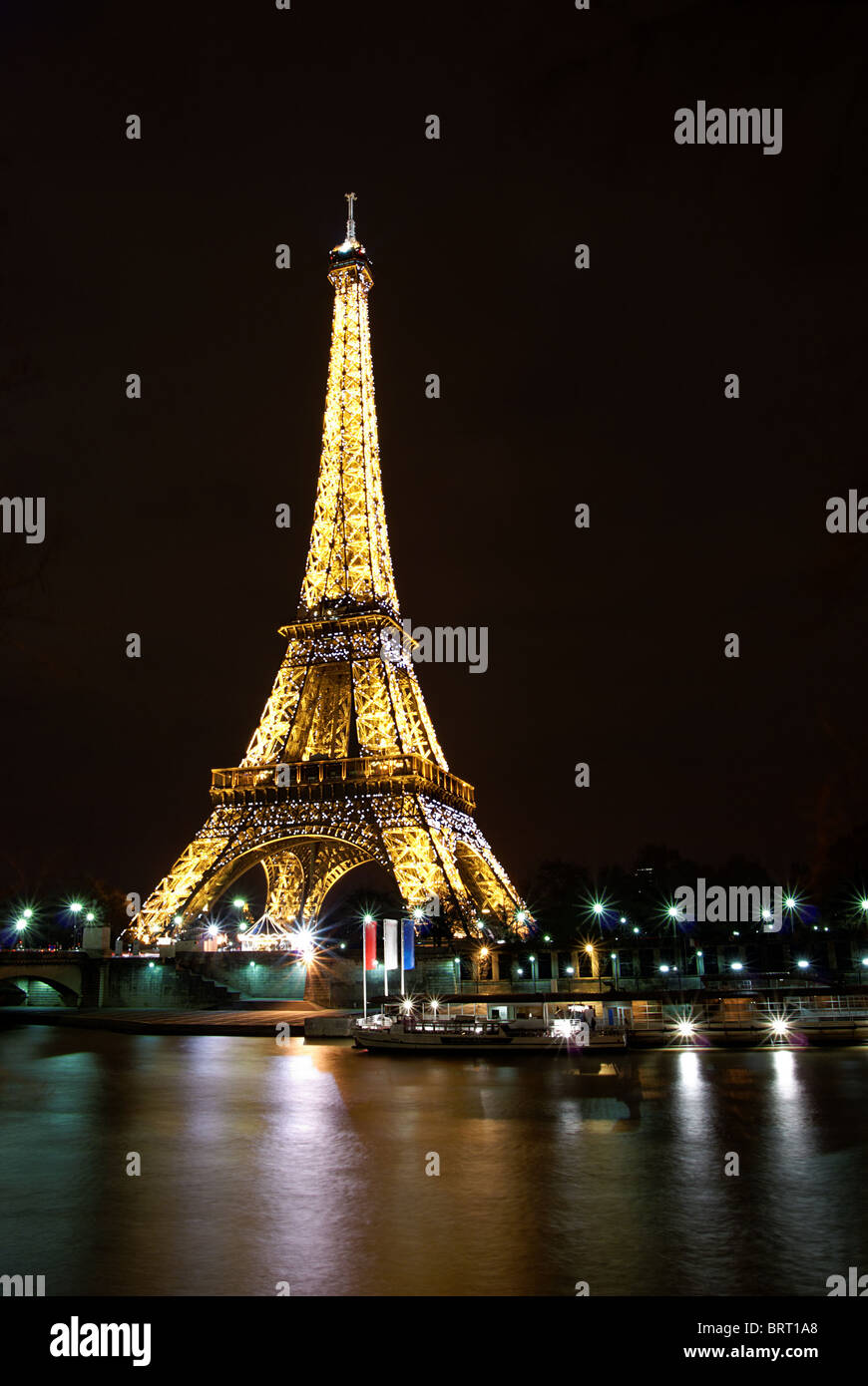 light show of the Eiffel tower in Paris at night Stock Photo - Alamy