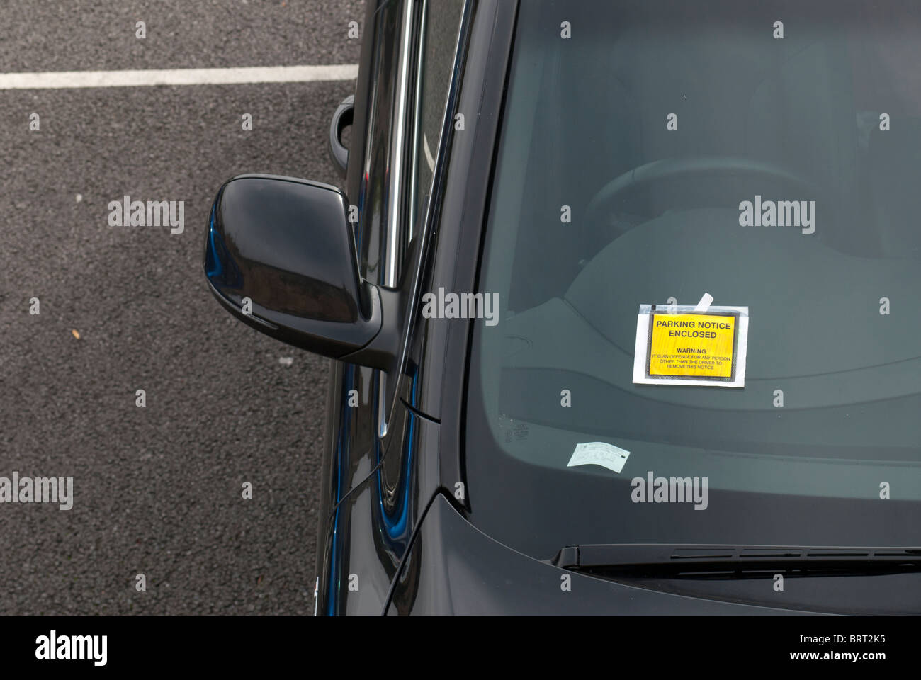 Parking Ticket on Car Windscreen Stock Photo - Alamy