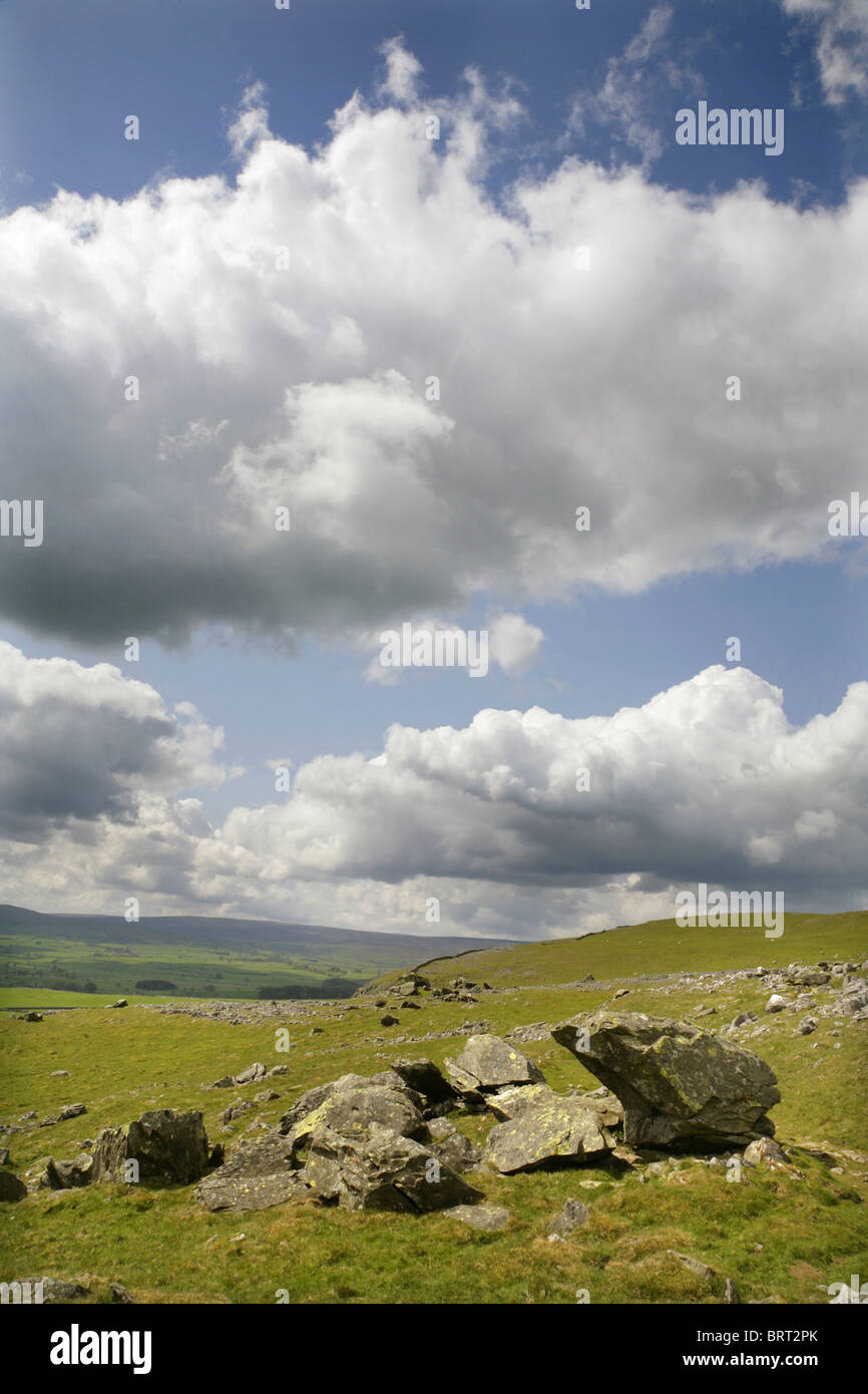 Norber erratic hi-res stock photography and images - Alamy