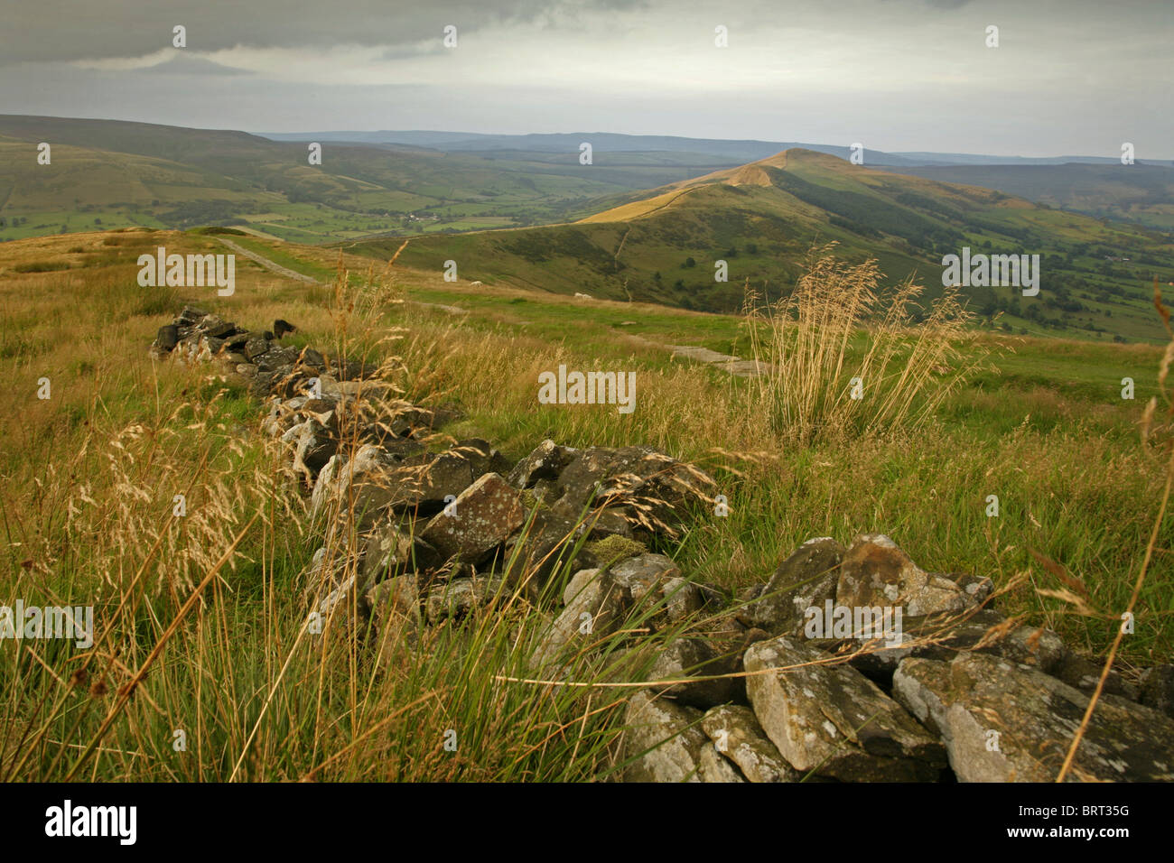 View from Mam Tor towards Hollins Cross, Lose Hill and Win Hill, Peak ...