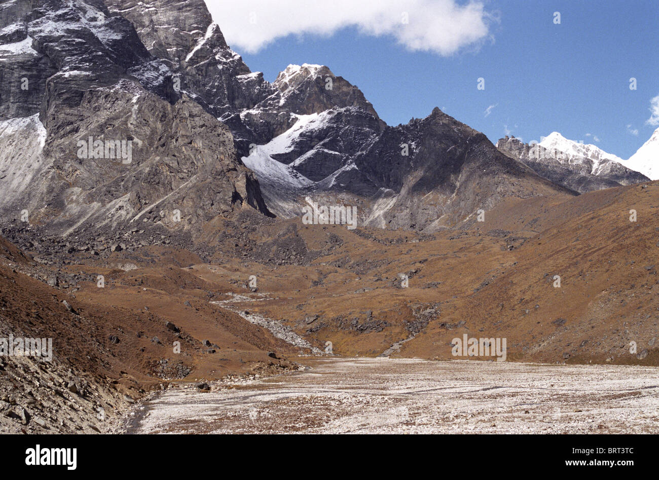 Flat valley in the Khumbu region Stock Photo - Alamy