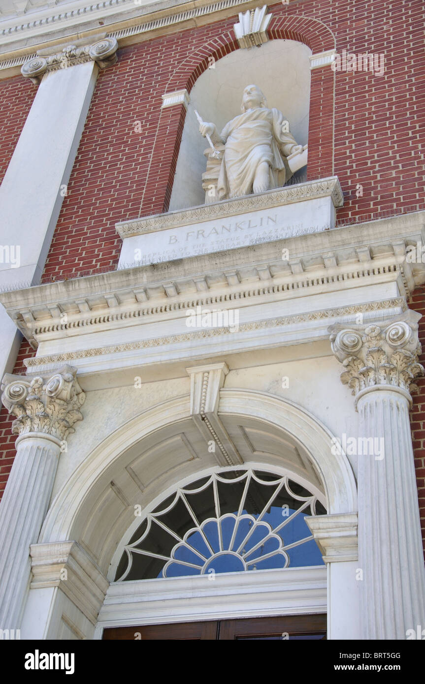 Benjamin Franklin statue and Library Hall, Philadelphia, Pennsylvania ...