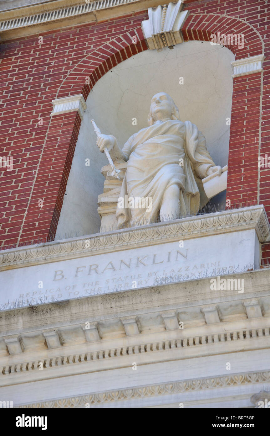 Benjamin Franklin statue and Library Hall, Philadelphia, Pennsylvania ...