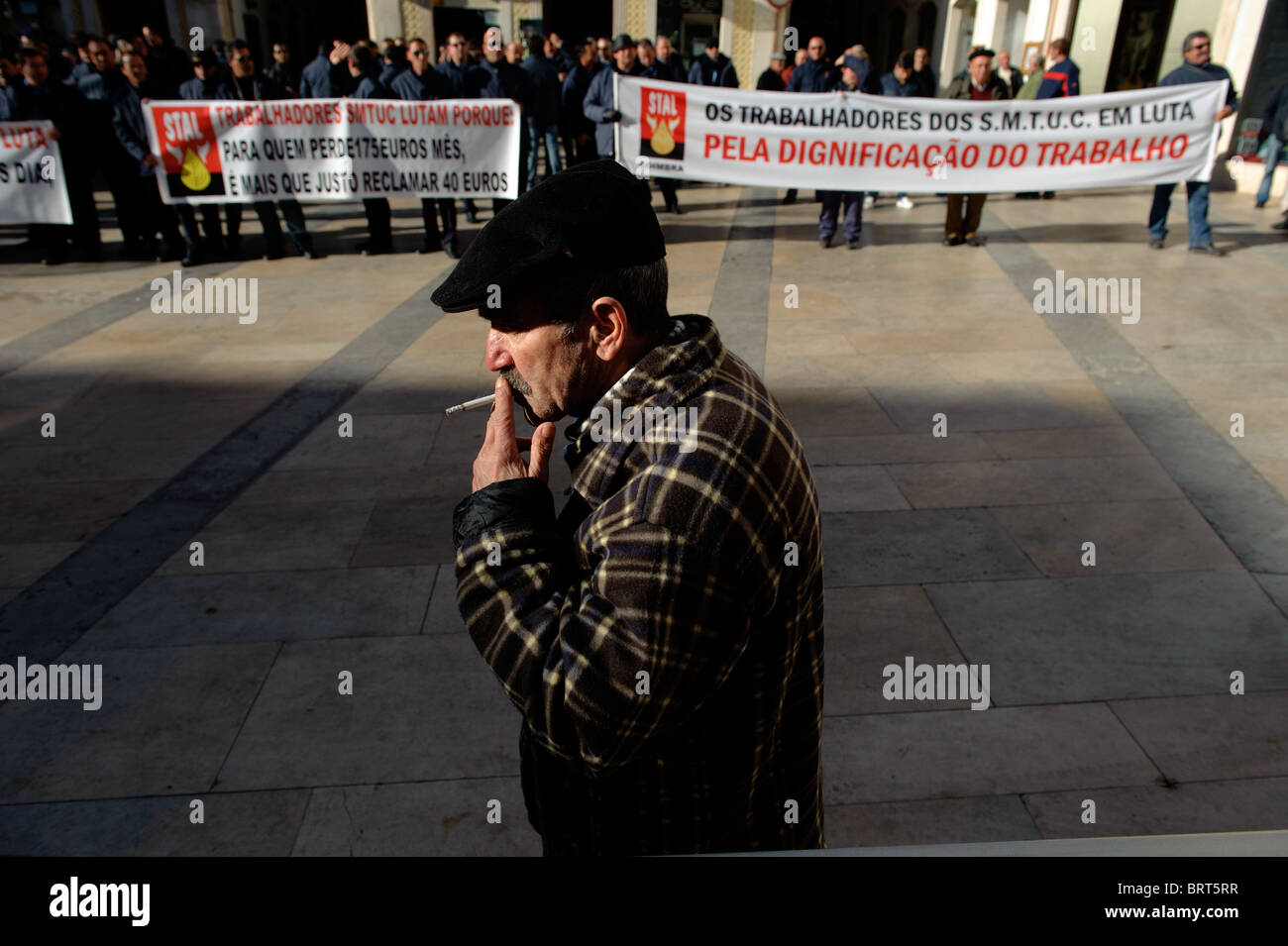 Man cigarette 80s hi-res stock photography and images - Alamy