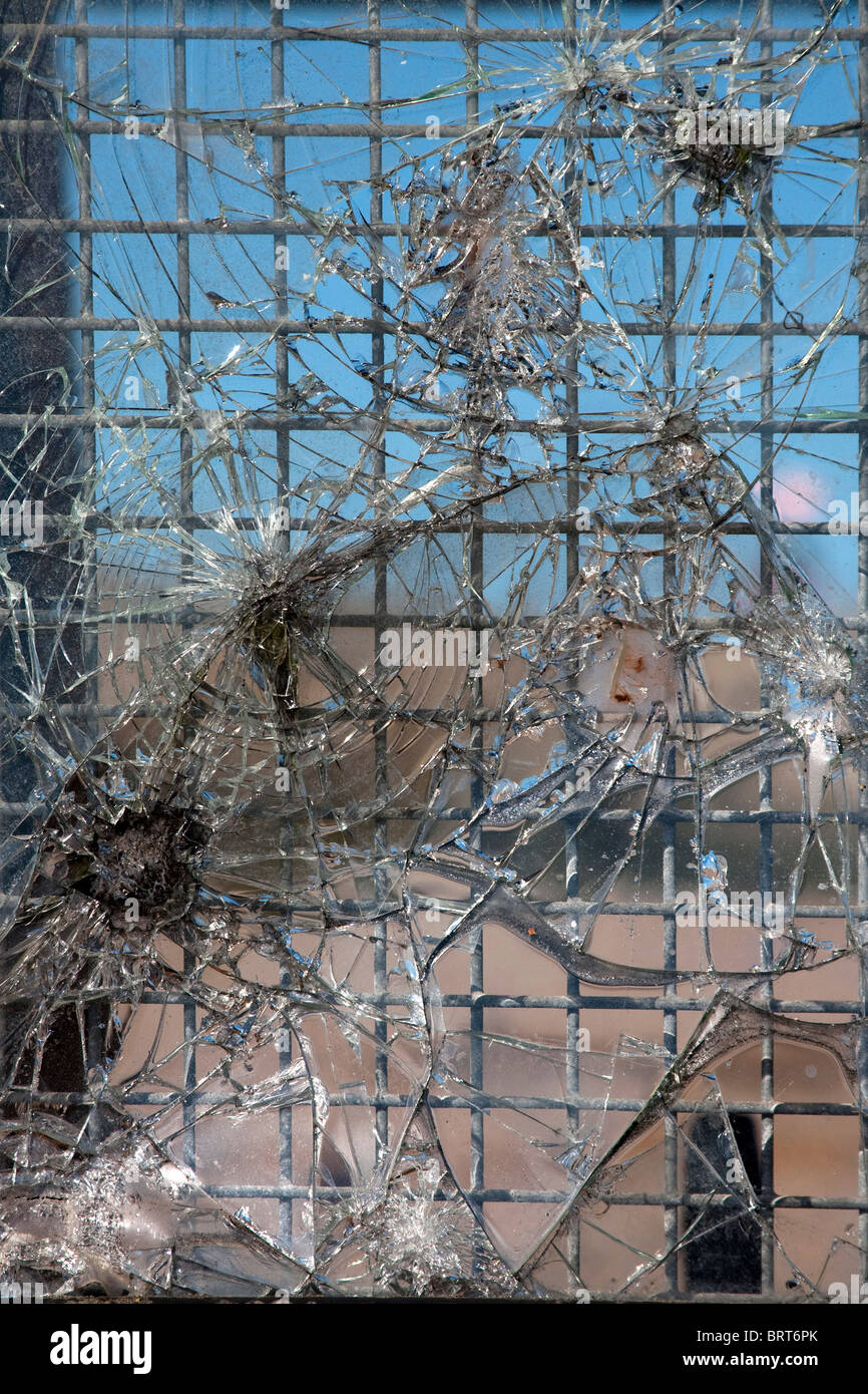 Broken safety glass Stock Photo - Alamy