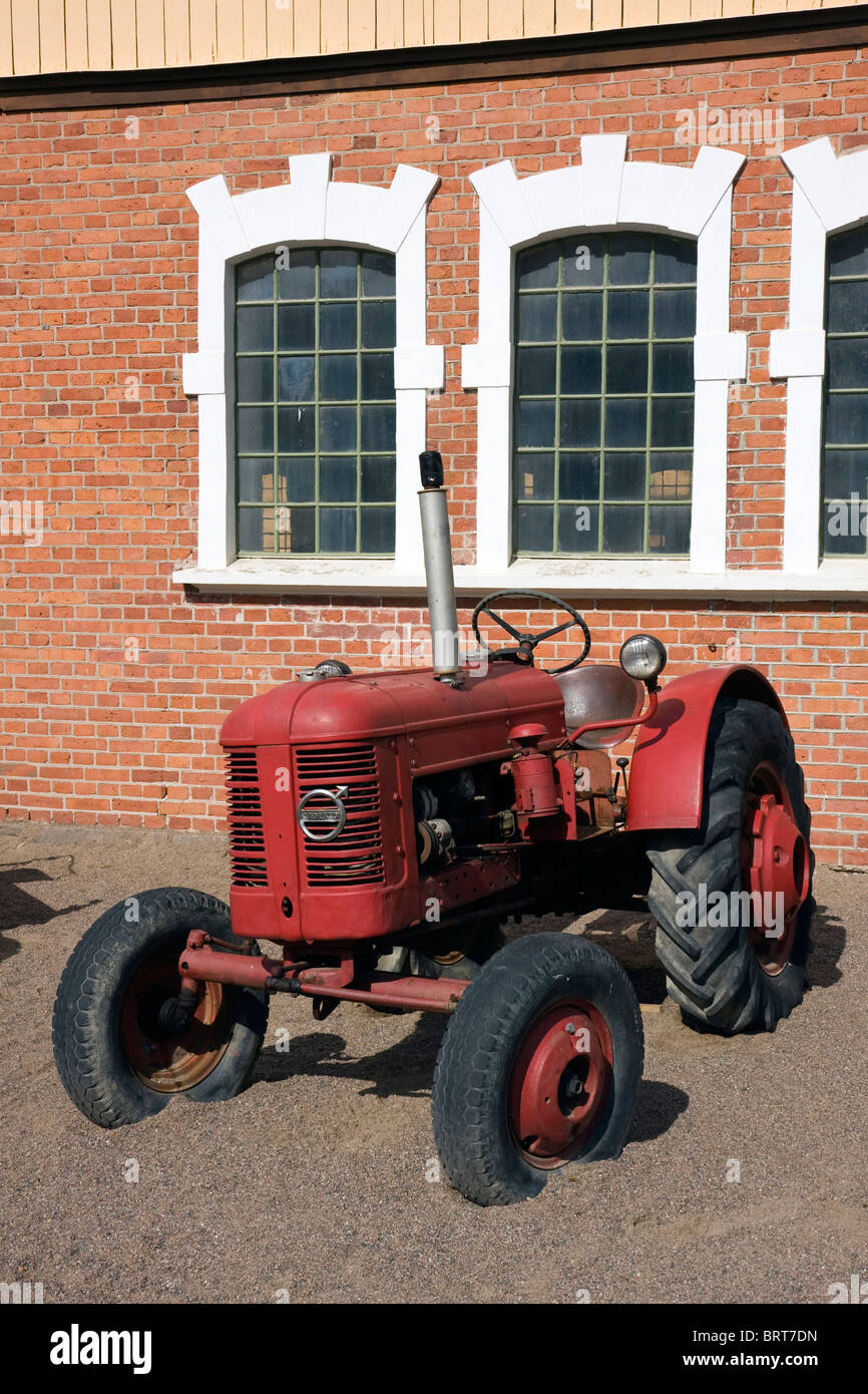 Old red volvo tractor hi-res stock photography and images - Alamy