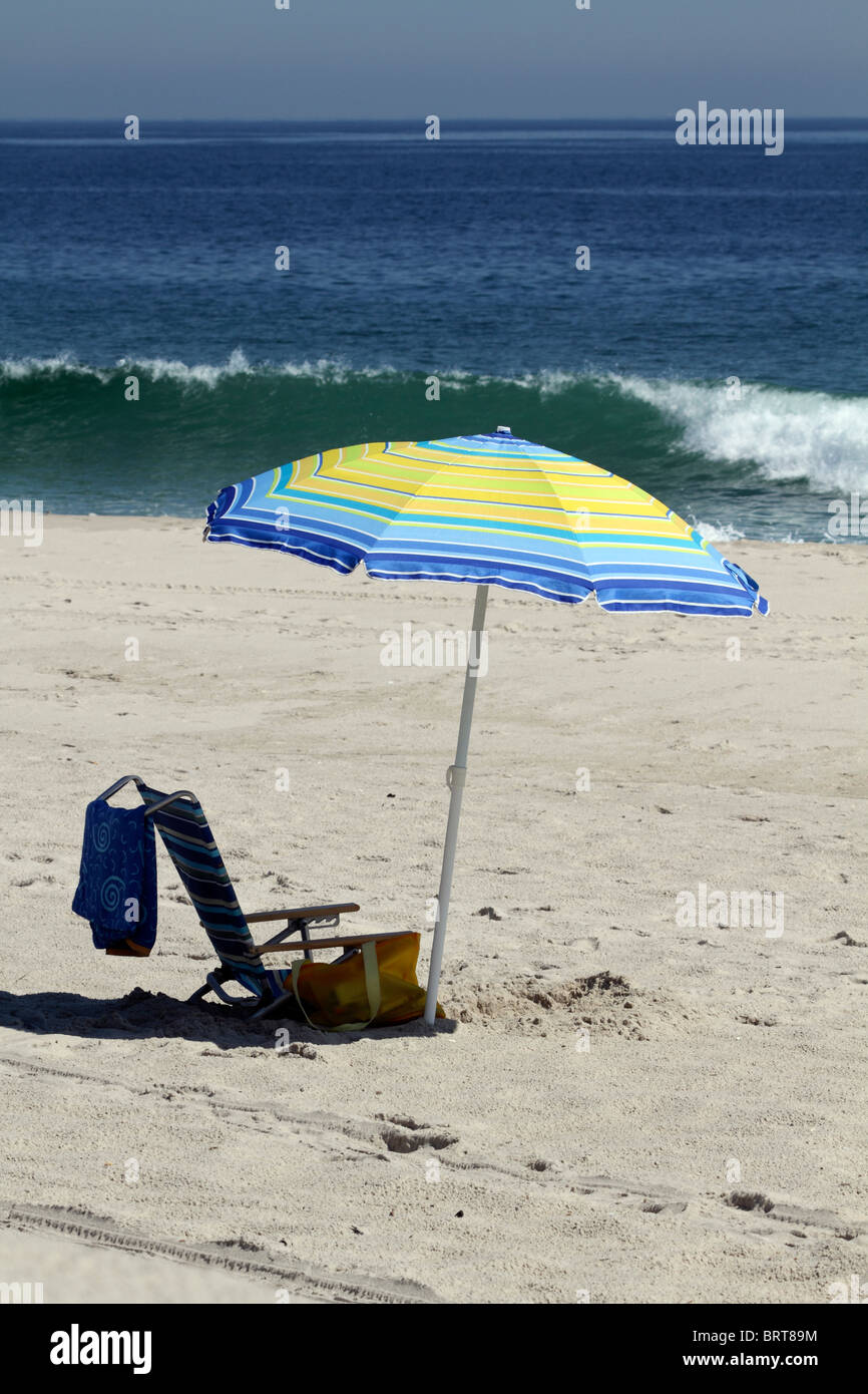 Beach umbrella in front of breaking wave. Lavalette, New Jersey, USA ...