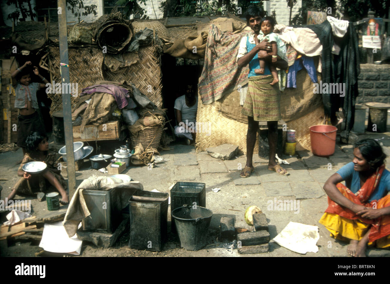 A poor street family in Mumbai, India Stock Photo - Alamy