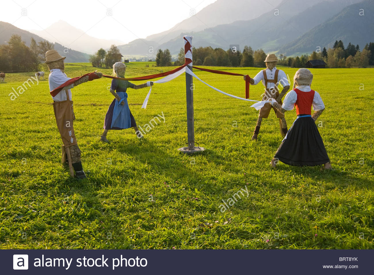 Maypole Dancing Stock Photos & Maypole Dancing Stock Images - Alamy