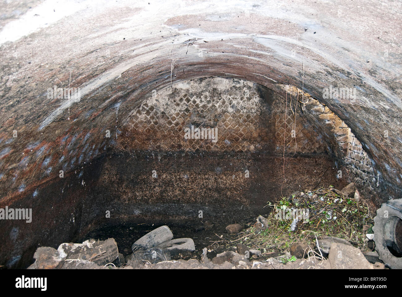 Roman cistern hi-res stock photography and images - Alamy
