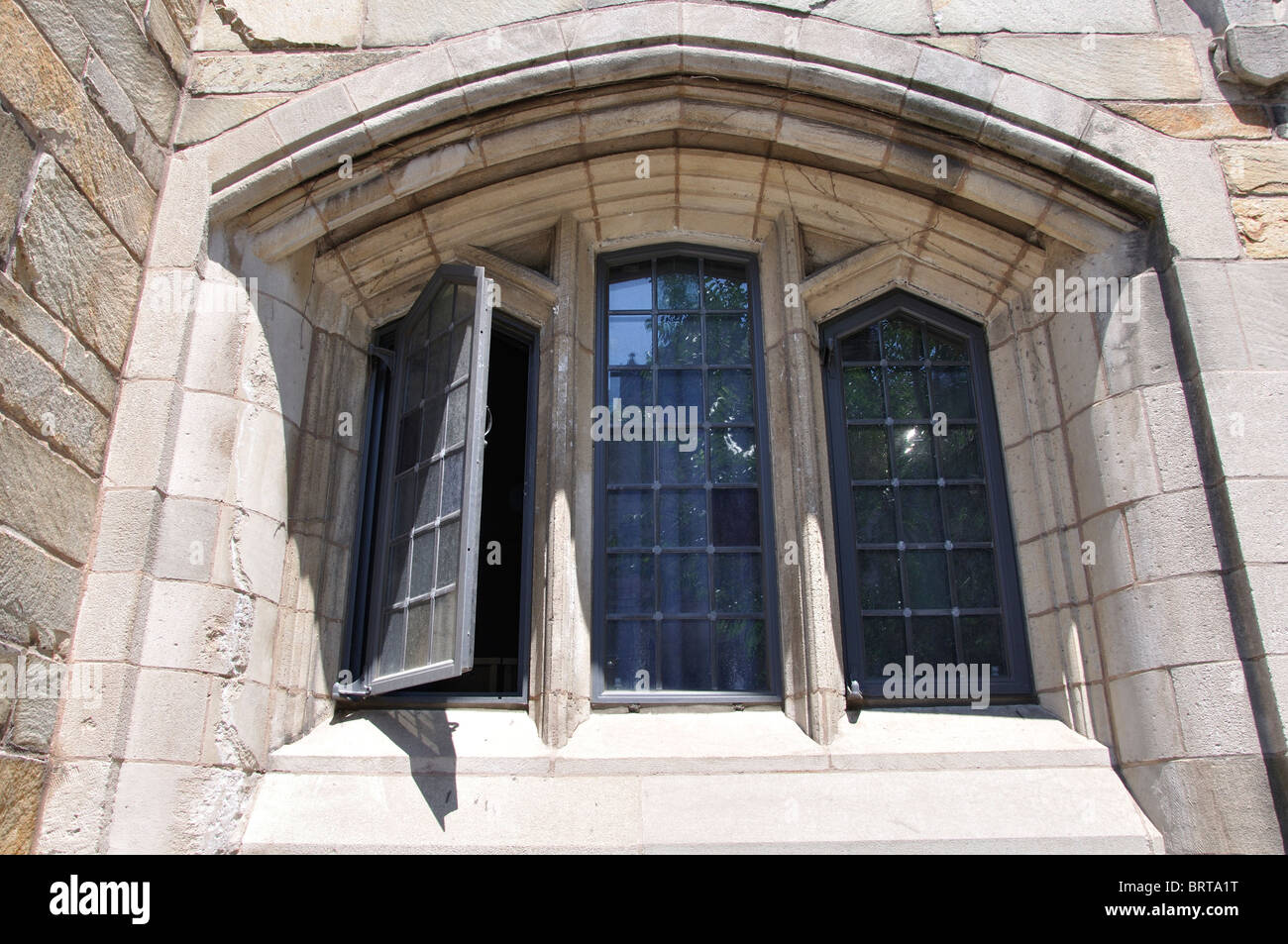Yale window gothic architecture hi-res stock photography and images - Alamy
