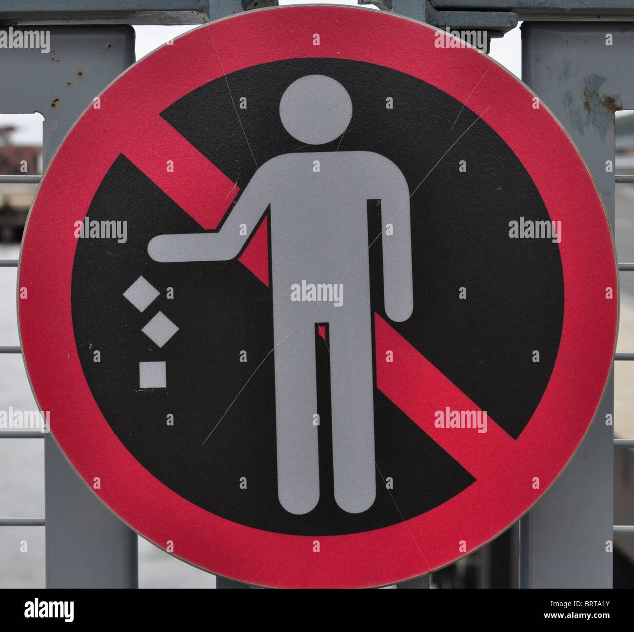 Litter sign hi-res stock photography and images - Alamy