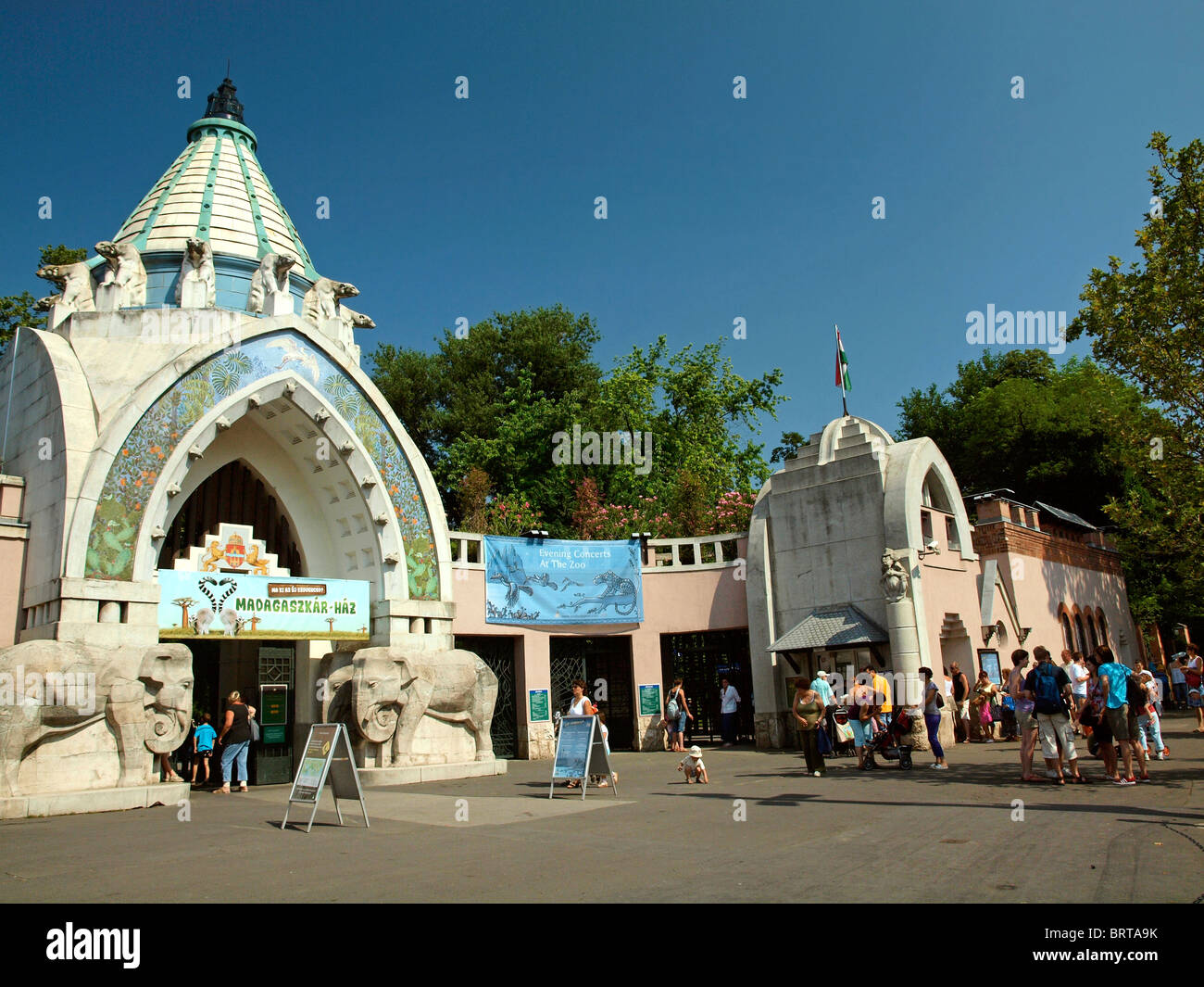 Budapest zoo hi-res stock photography and images - Alamy