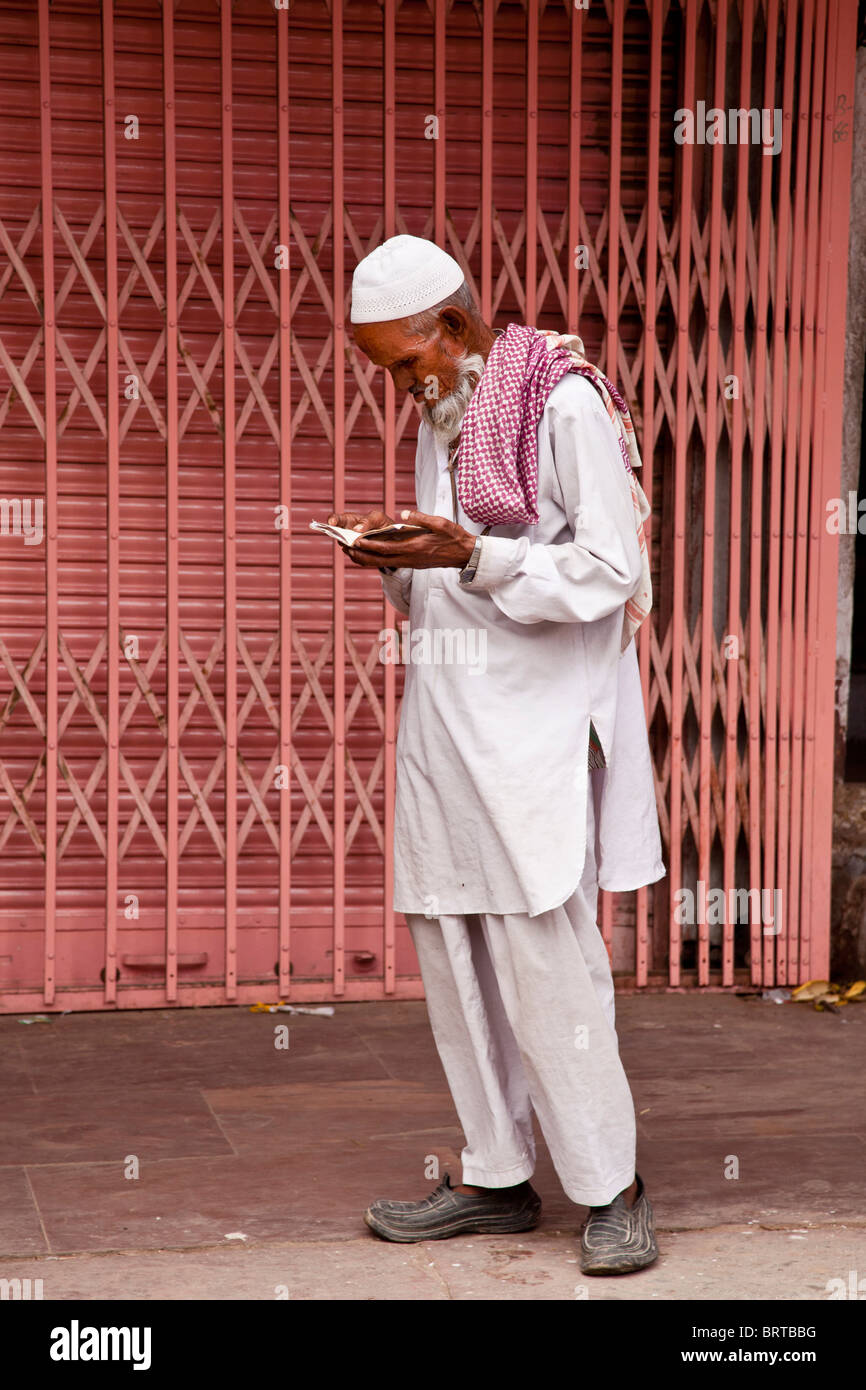 A man on a typical Indian street Stock Photo - Alamy