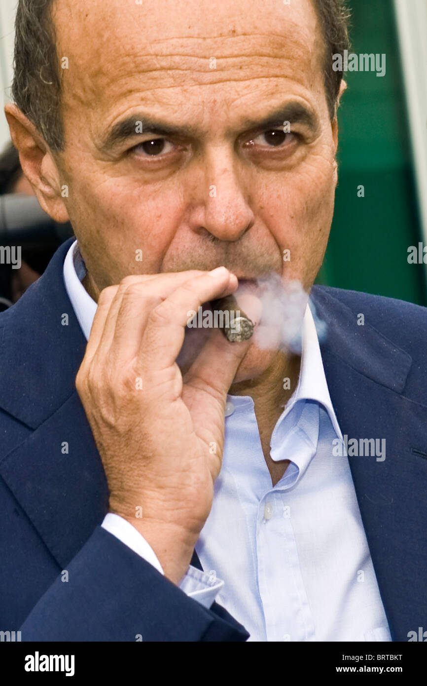 Visit relations hi-res stock photography and images - Alamy