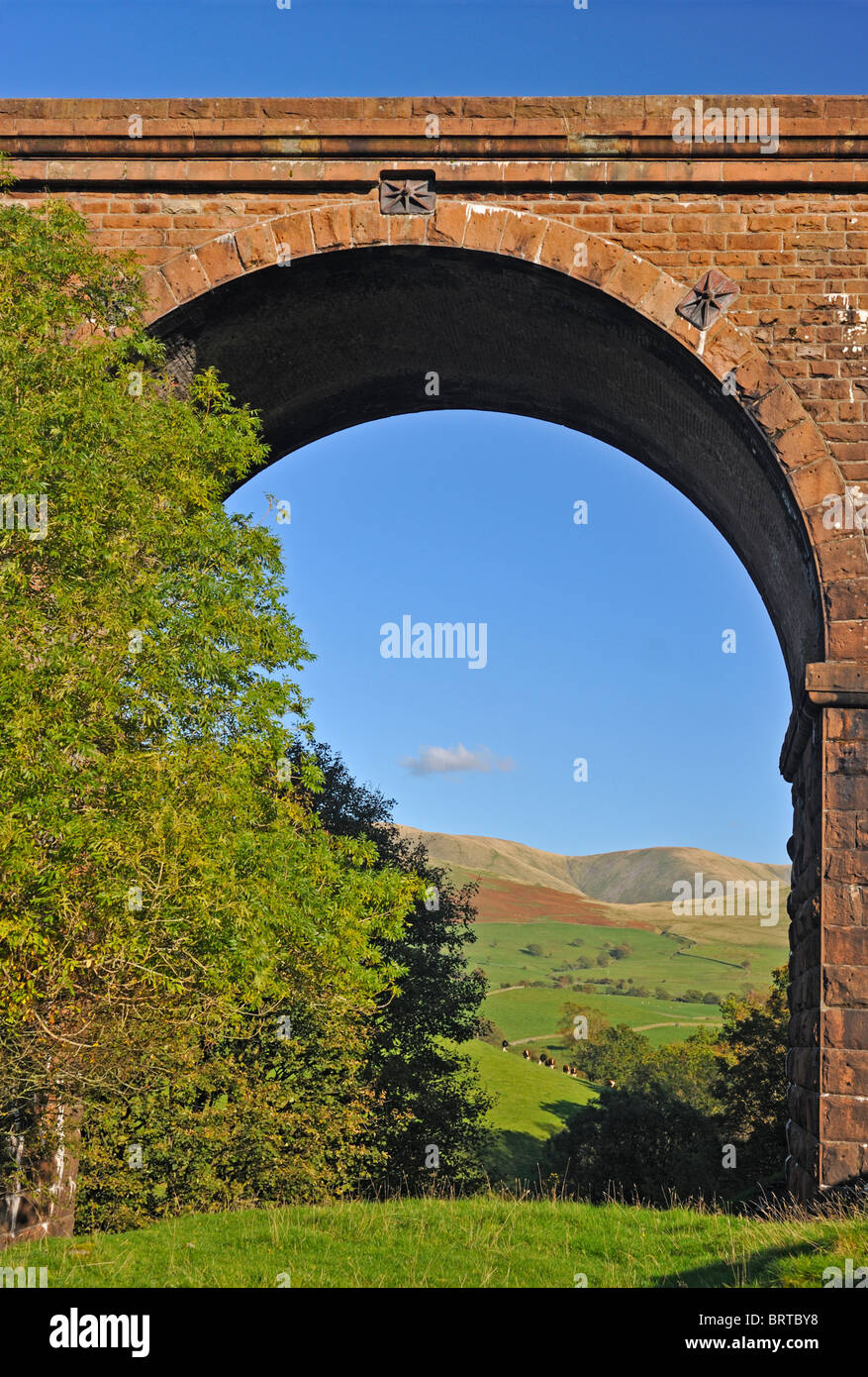 Lowgill Railway Viaduct and the Howgill Fells. Cumbria, England, United ...