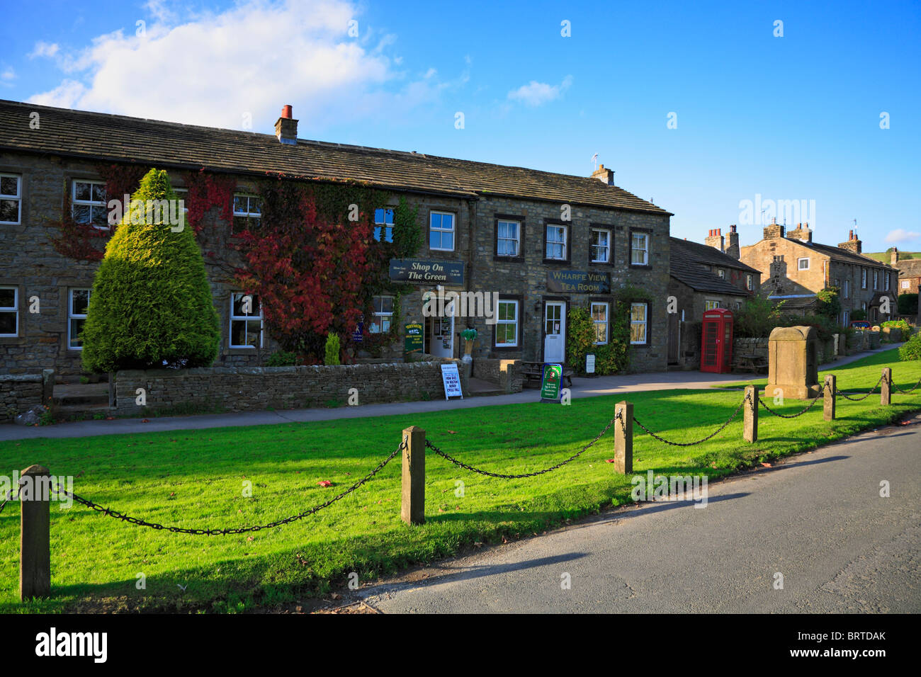 Burnsall village green, Yorkshire Dales National Park, North Yorkshire ...