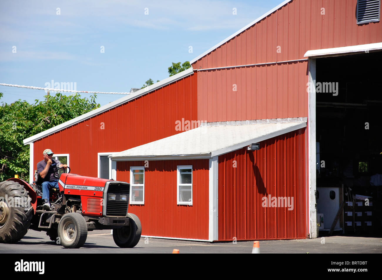 Red barn, New England farm, Connecticut, USA Stock Photo - Alamy
