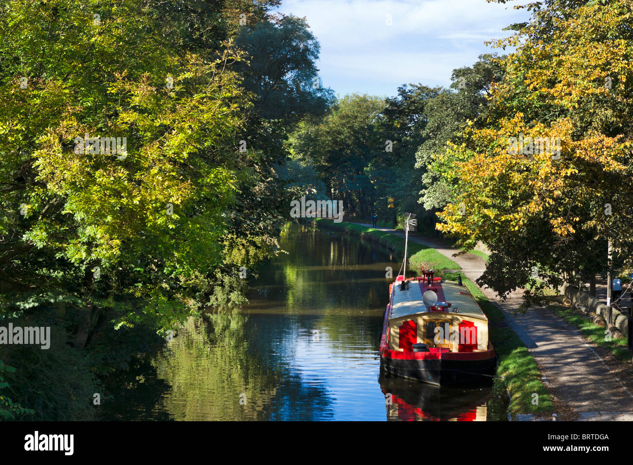 Leeds and Liverpool Canal, Saltaire, near Bradford, West Yorkshire ...