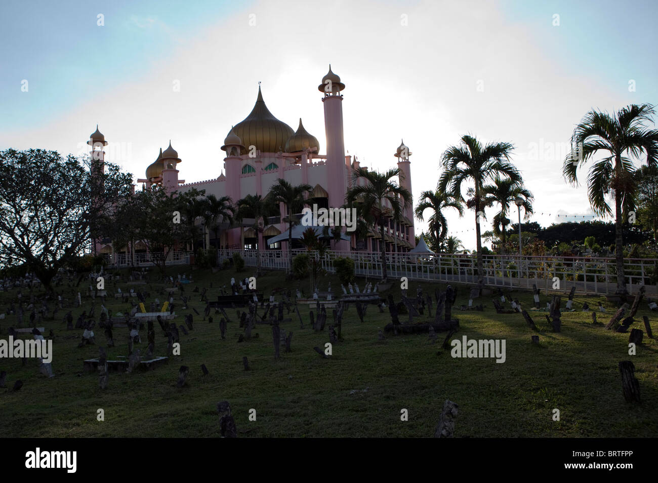 Sarawak mosque hi-res stock photography and images - Alamy