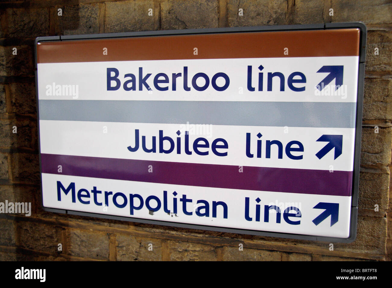 Jubilee line sign london hi-res stock photography and images - Alamy