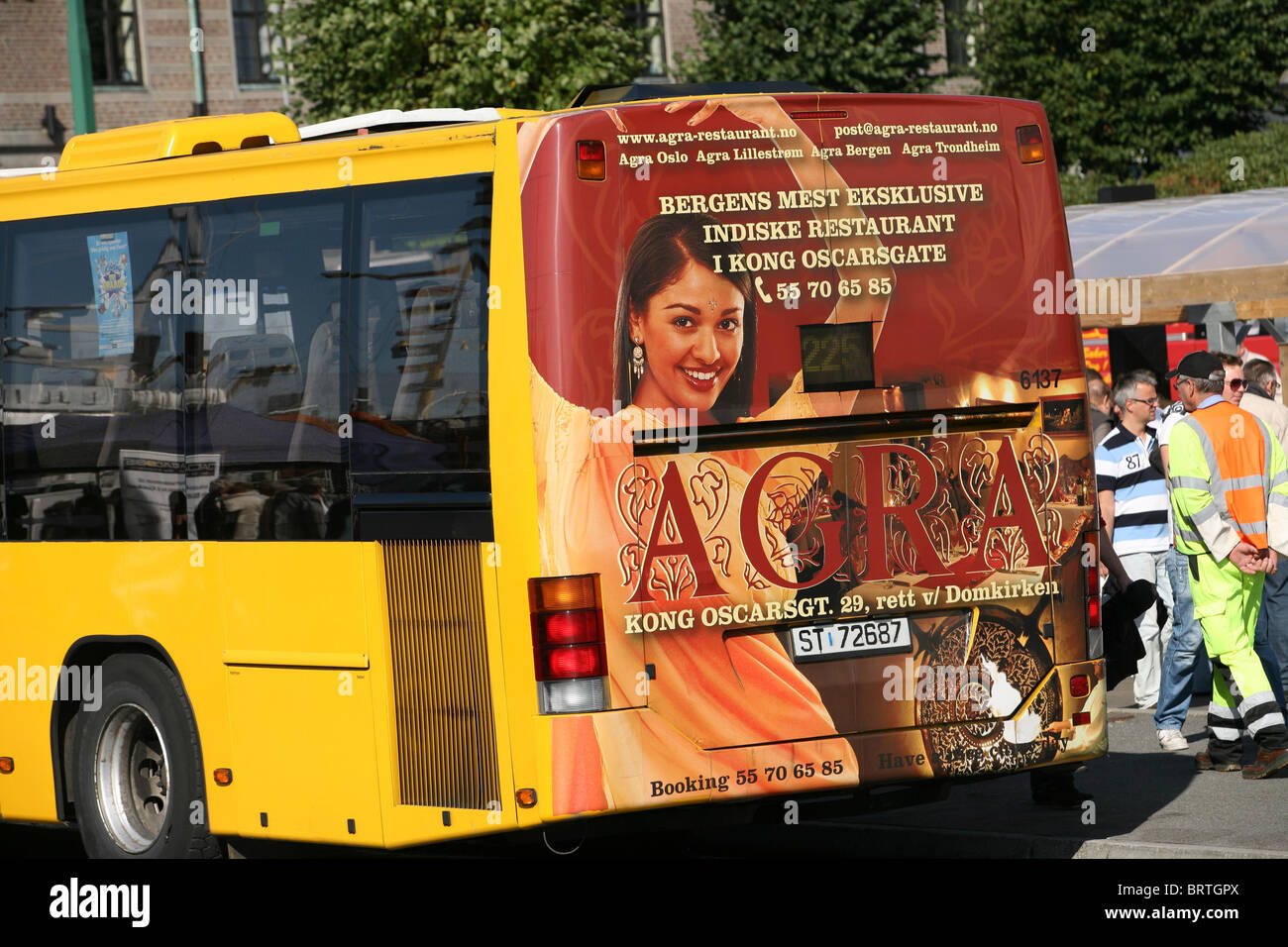Back of bus advert hi-res stock photography and images - Alamy