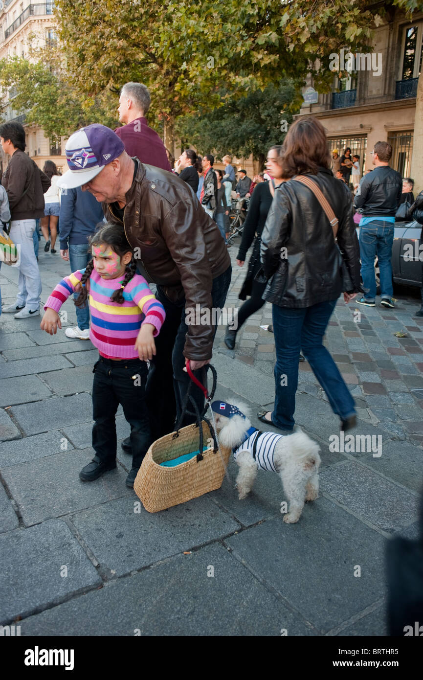 Funny dress hi-res stock photography and images - Alamy
