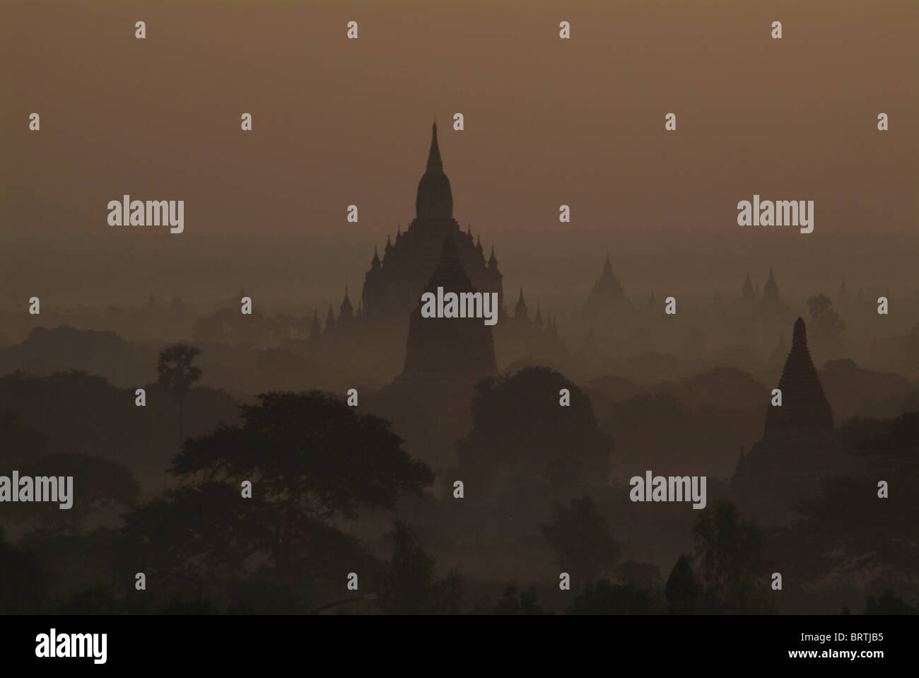 Temples bagan sunrise pagan hi-res stock photography and images - Alamy