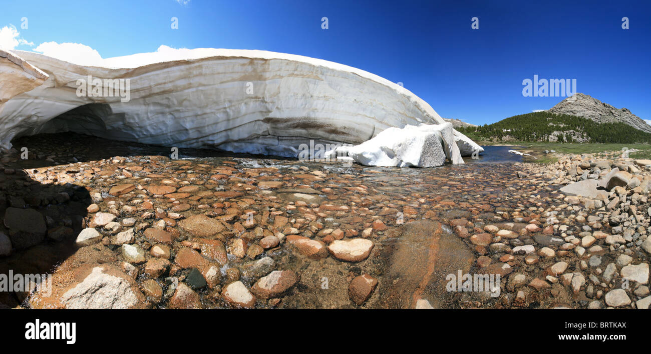 Snow bank hi-res stock photography and images - Alamy