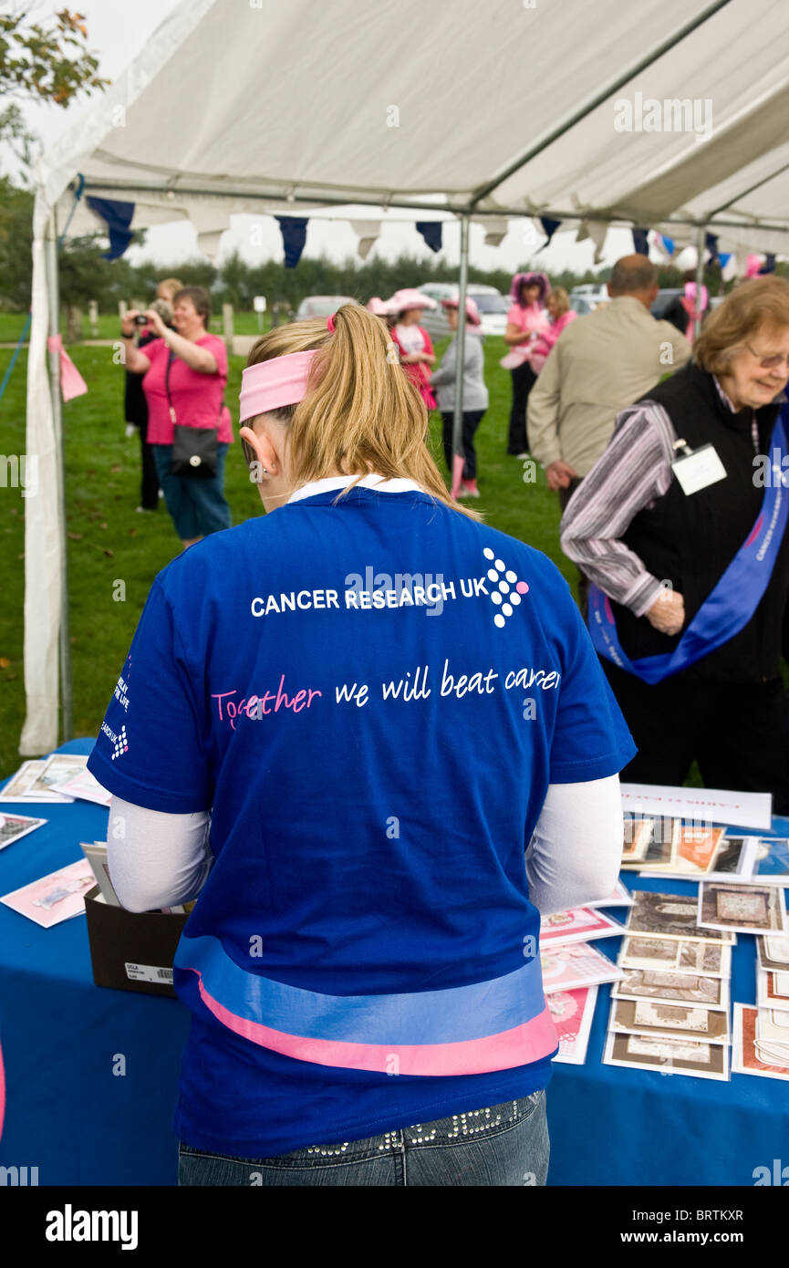 Supporting cancer research hi-res stock photography and images - Alamy