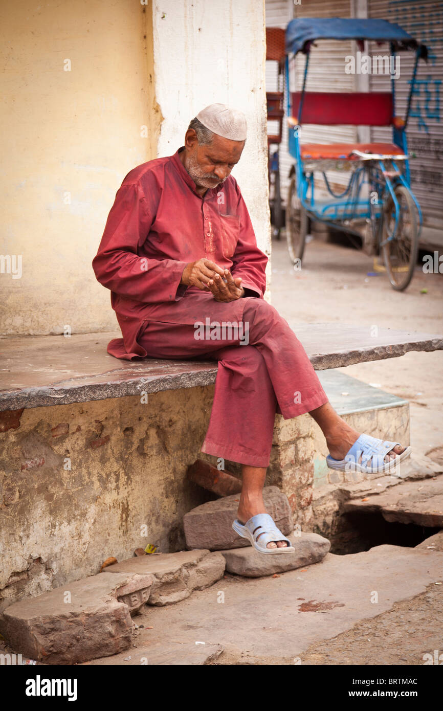 Typical indian street hi-res stock photography and images - Alamy