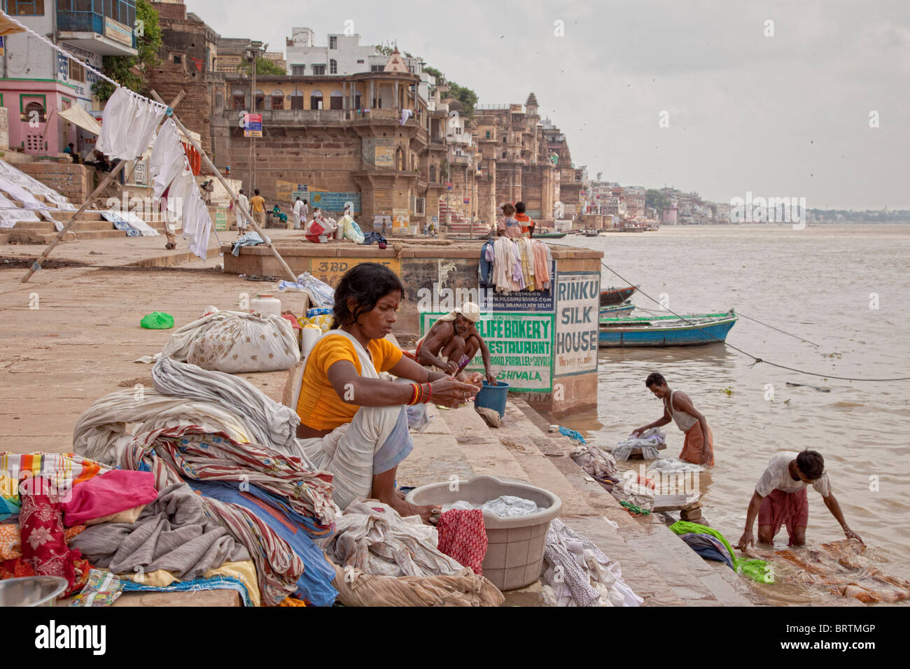 Ganges india cleaning hi-res stock photography and images - Alamy