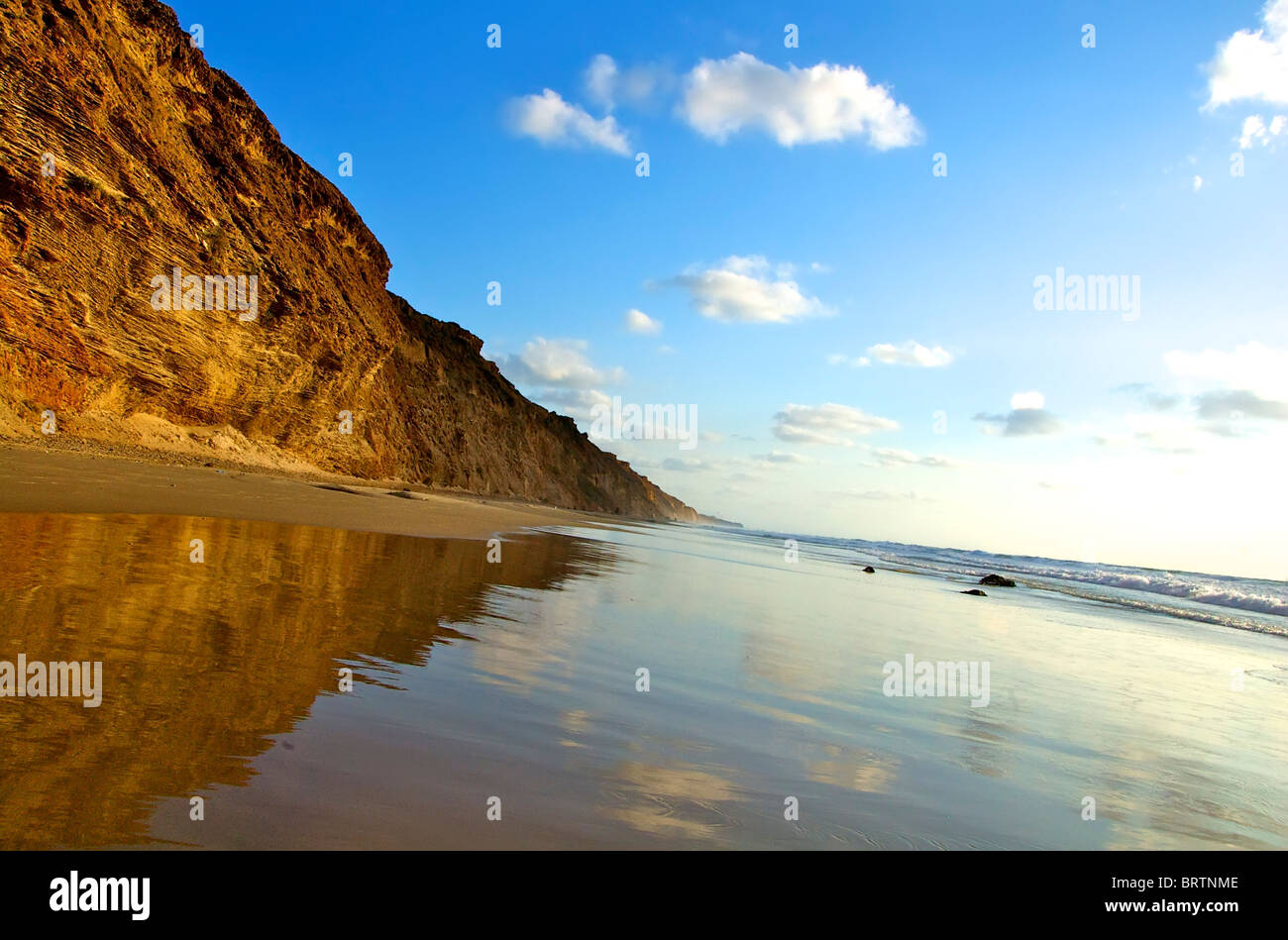 Slanted rocks hi-res stock photography and images - Alamy