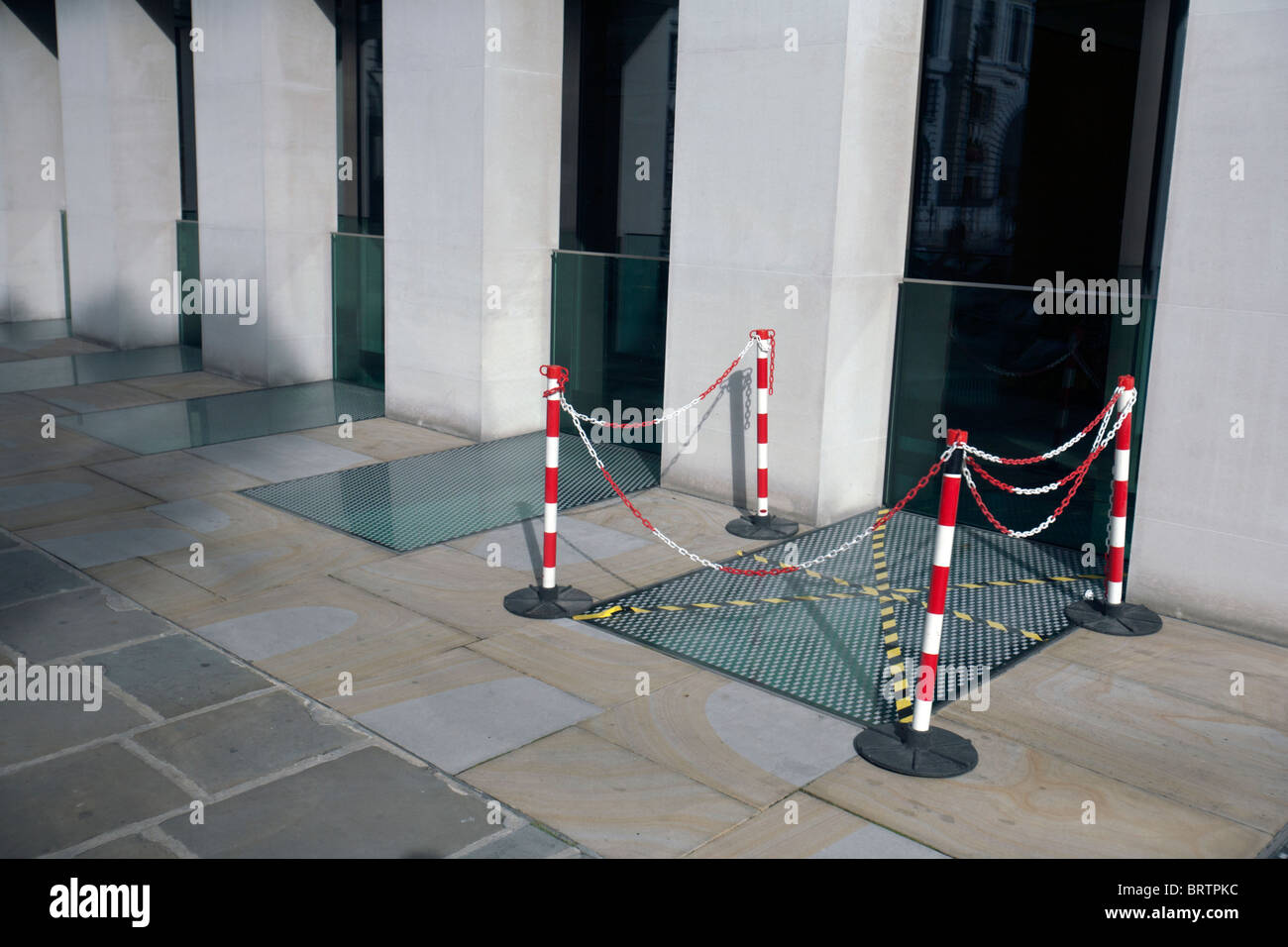 Obstruction pavement hi-res stock photography and images - Alamy