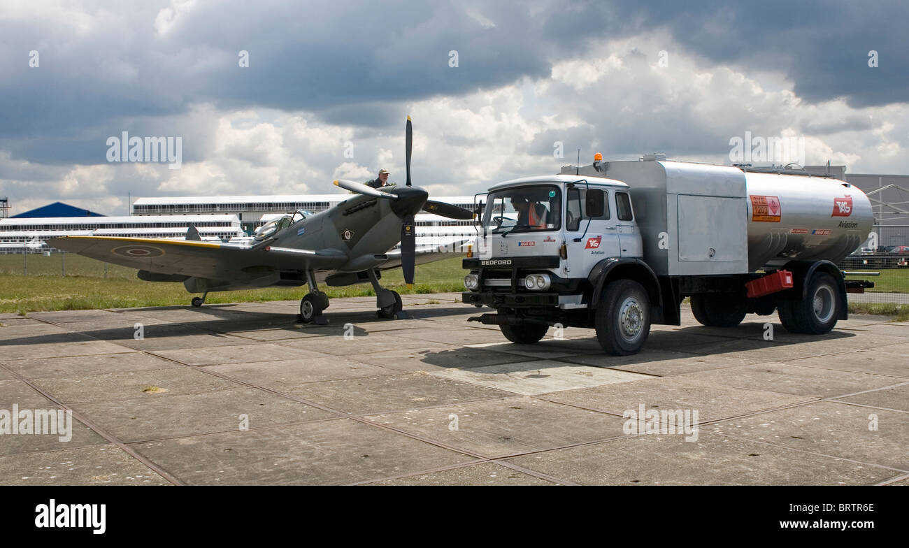 Fuel bowser hi-res stock photography and images - Alamy
